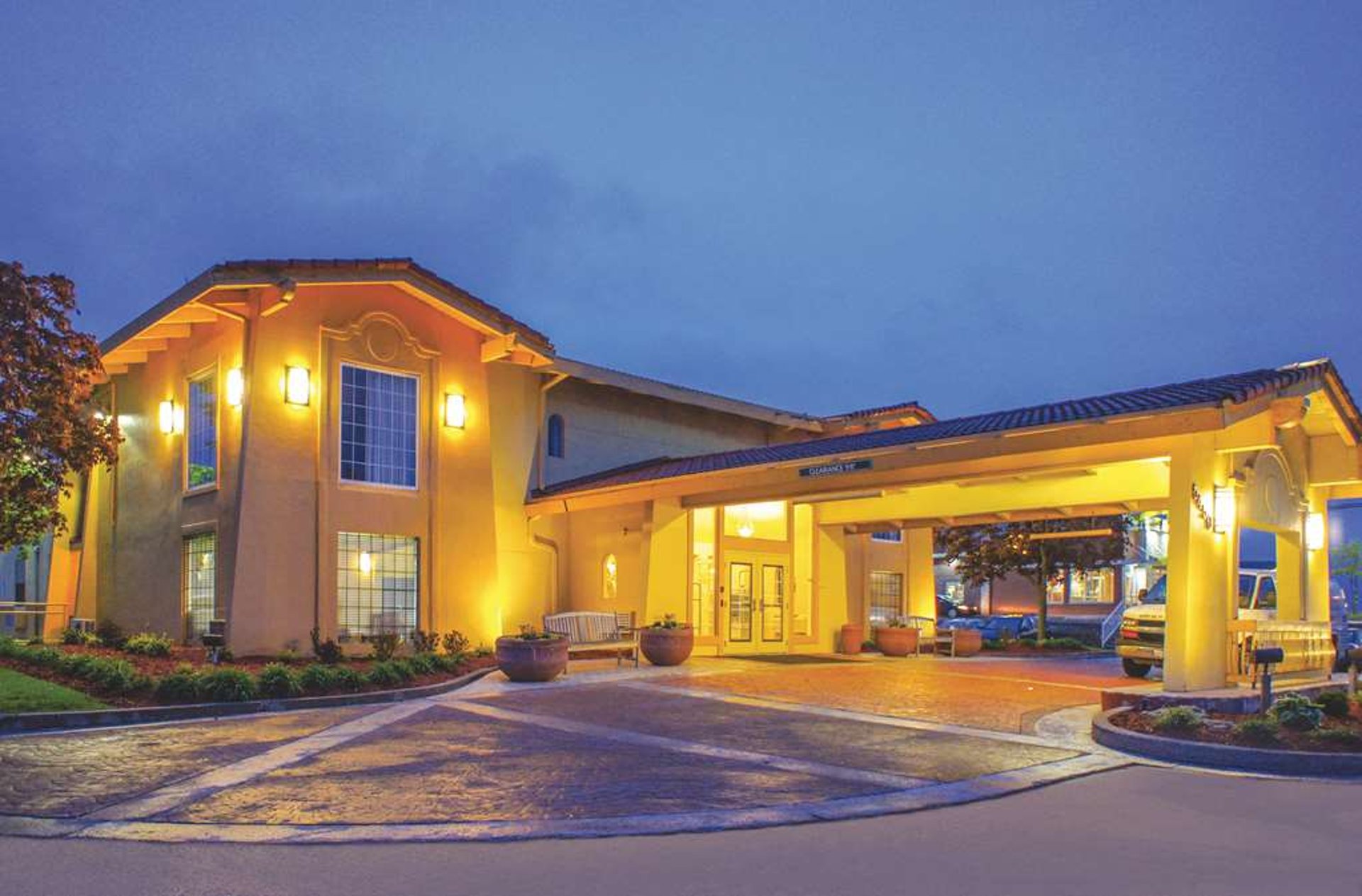 LA QUINTA INN MOLINE AIRPORT - Hotel in Moline, IL | The Vendry