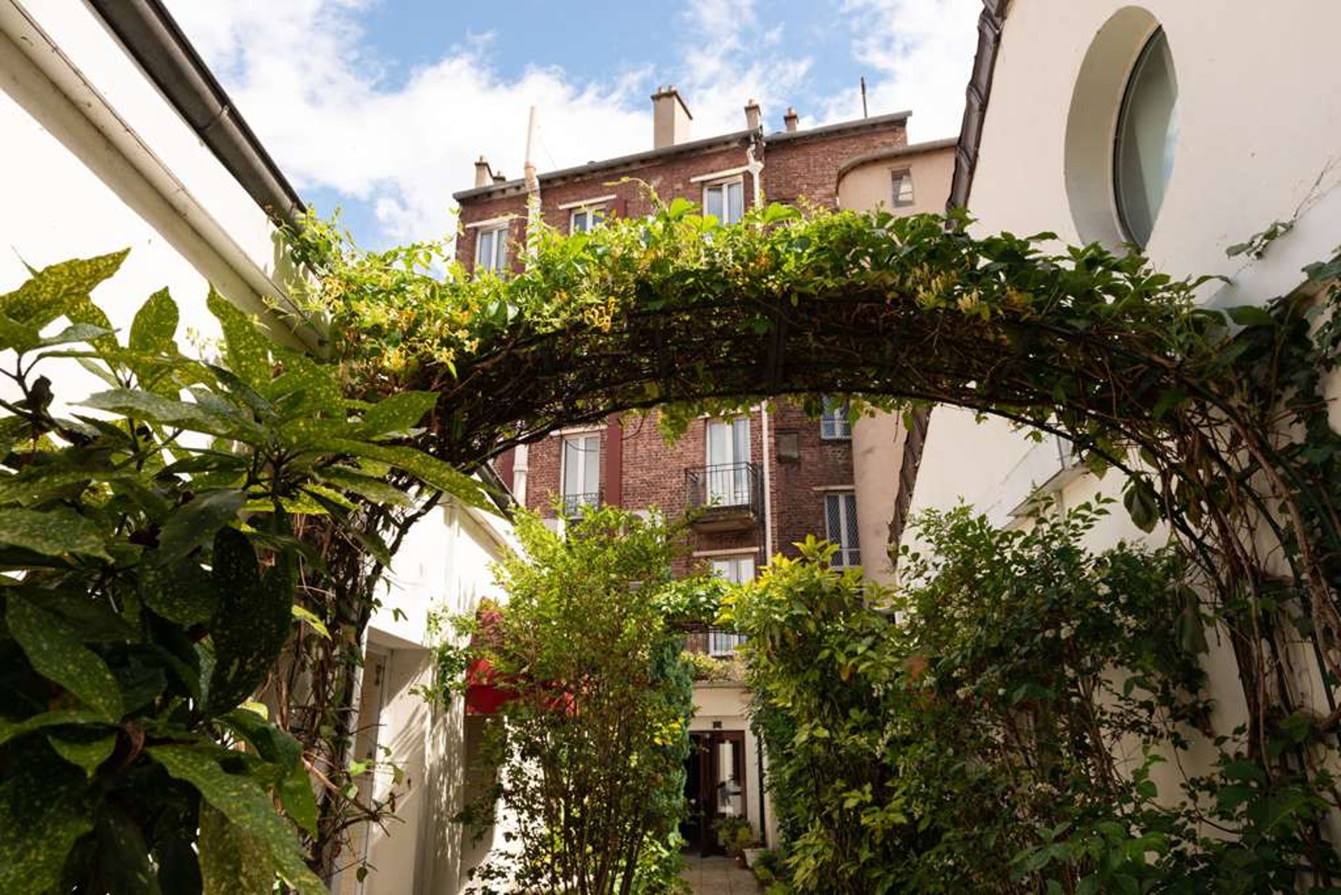 ATEL PRINCESSE ISABELLE HOTEL - Hotel in Puteaux, France | The Vendry