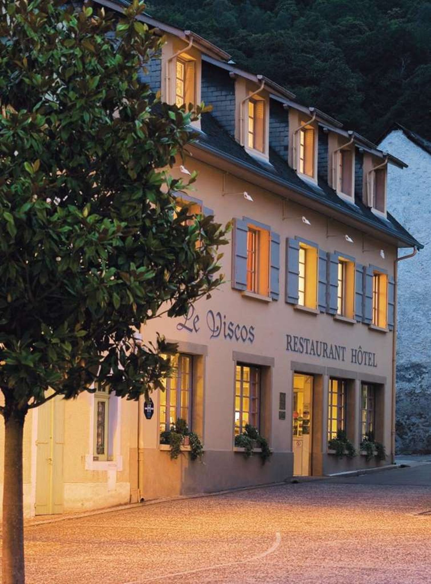 LE VISCOS - Hotel in Saint-Savin, France | The Vendry