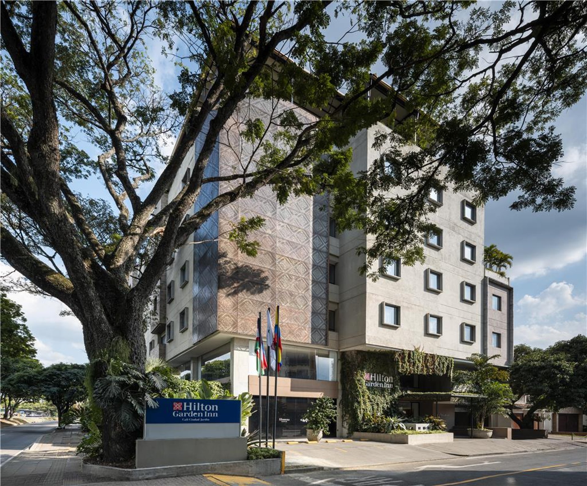 HILTON GARDEN INN CALI - Hotel | The Vendry