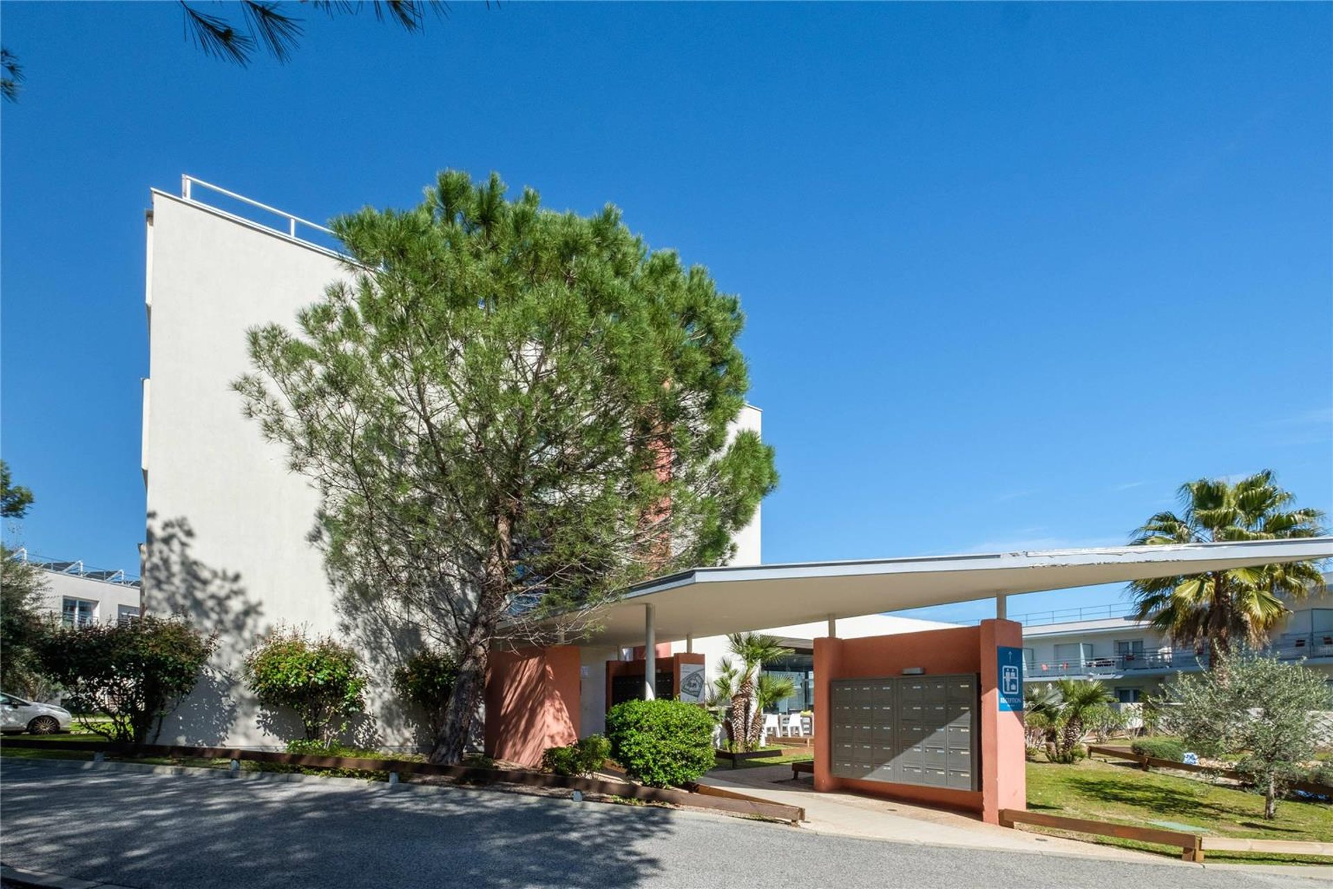 COMFORT APARTHOTEL ANTIBES LE MAEST - Hotel in Antibes, France | The Vendry