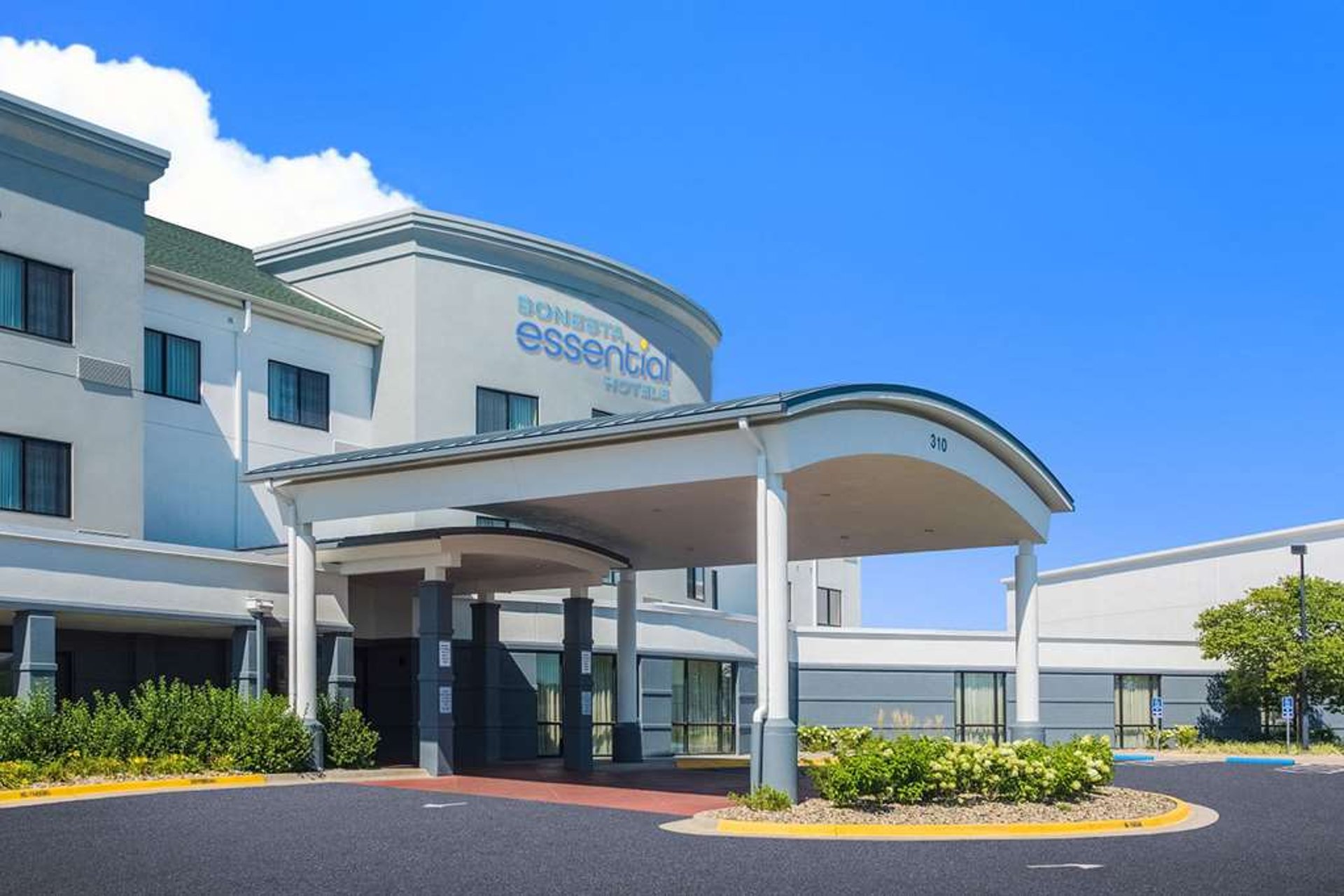 Sonesta Essential Junction - Hotel in Junction City, KS | The Vendry