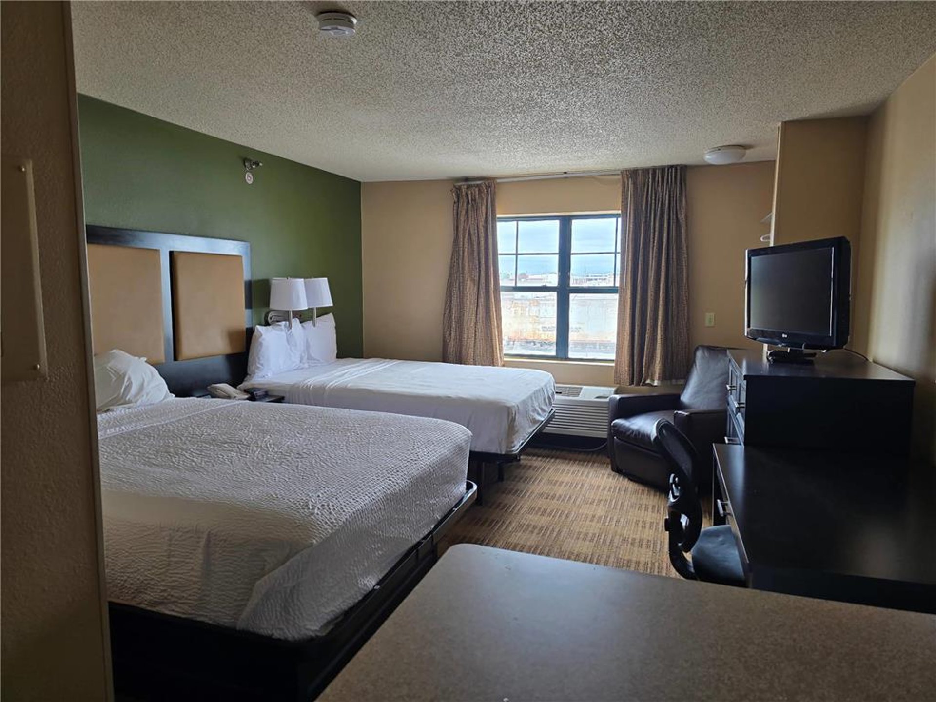 SUBURBAN STUDIOS - Hotel in Oklahoma City, OK | The Vendry
