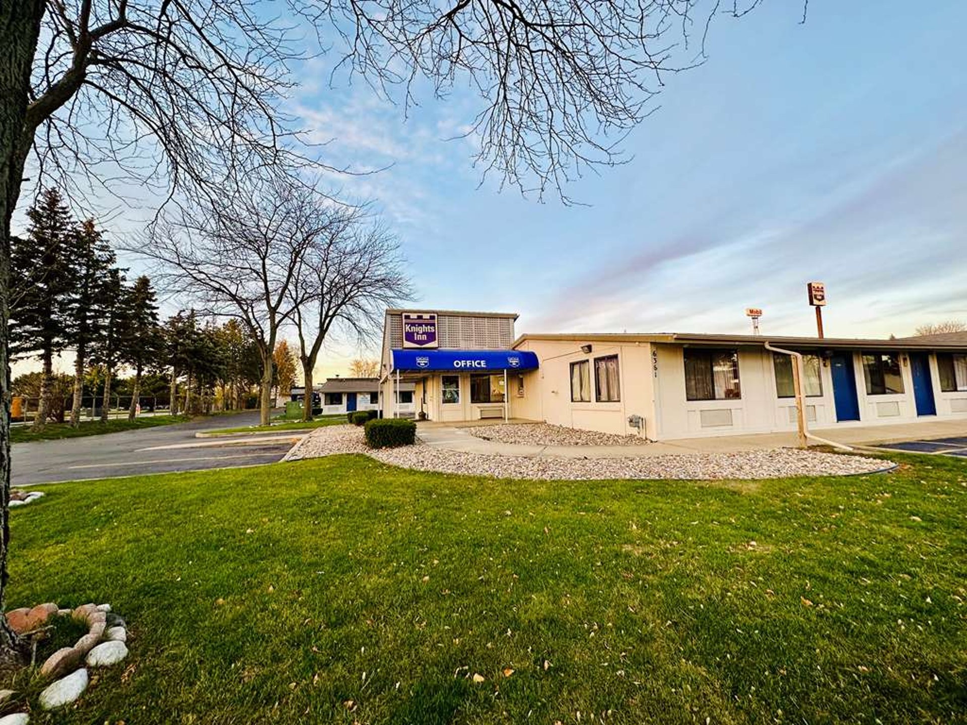 Knights Inn Bridgeport - Hotel in Bridgeport, MI | The Vendry