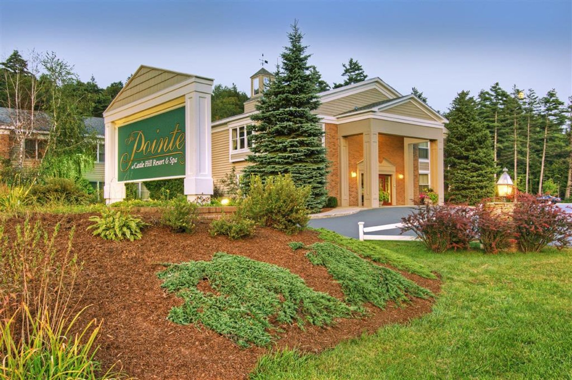 THE POINTE AT CASTLE HILL RESORT - Hotel in Cavendish, VT | The Vendry