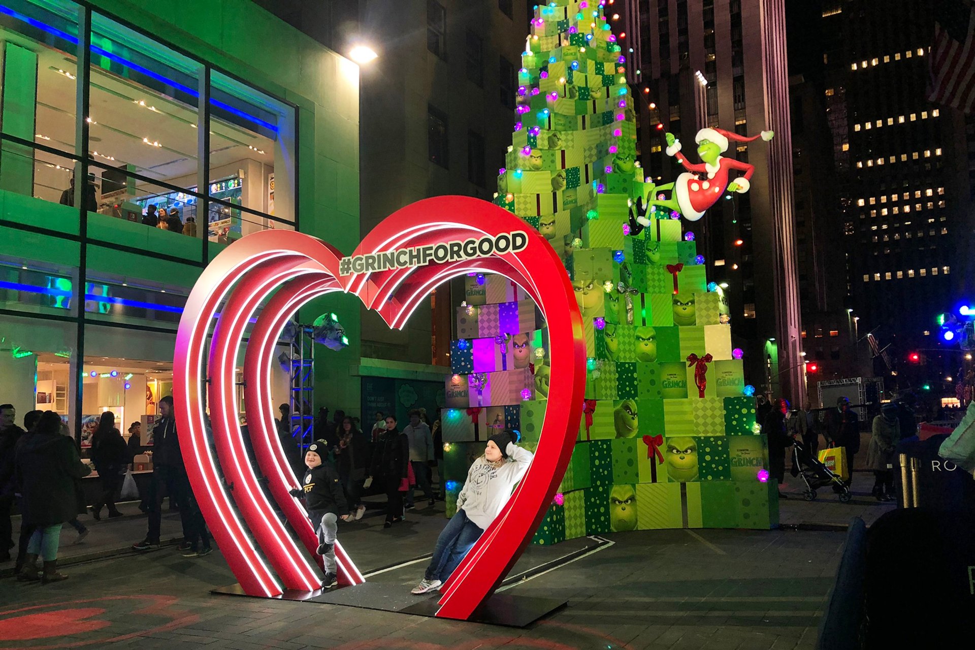 The Grinch at Rockefeller Center - Experiential Activation in New York ...