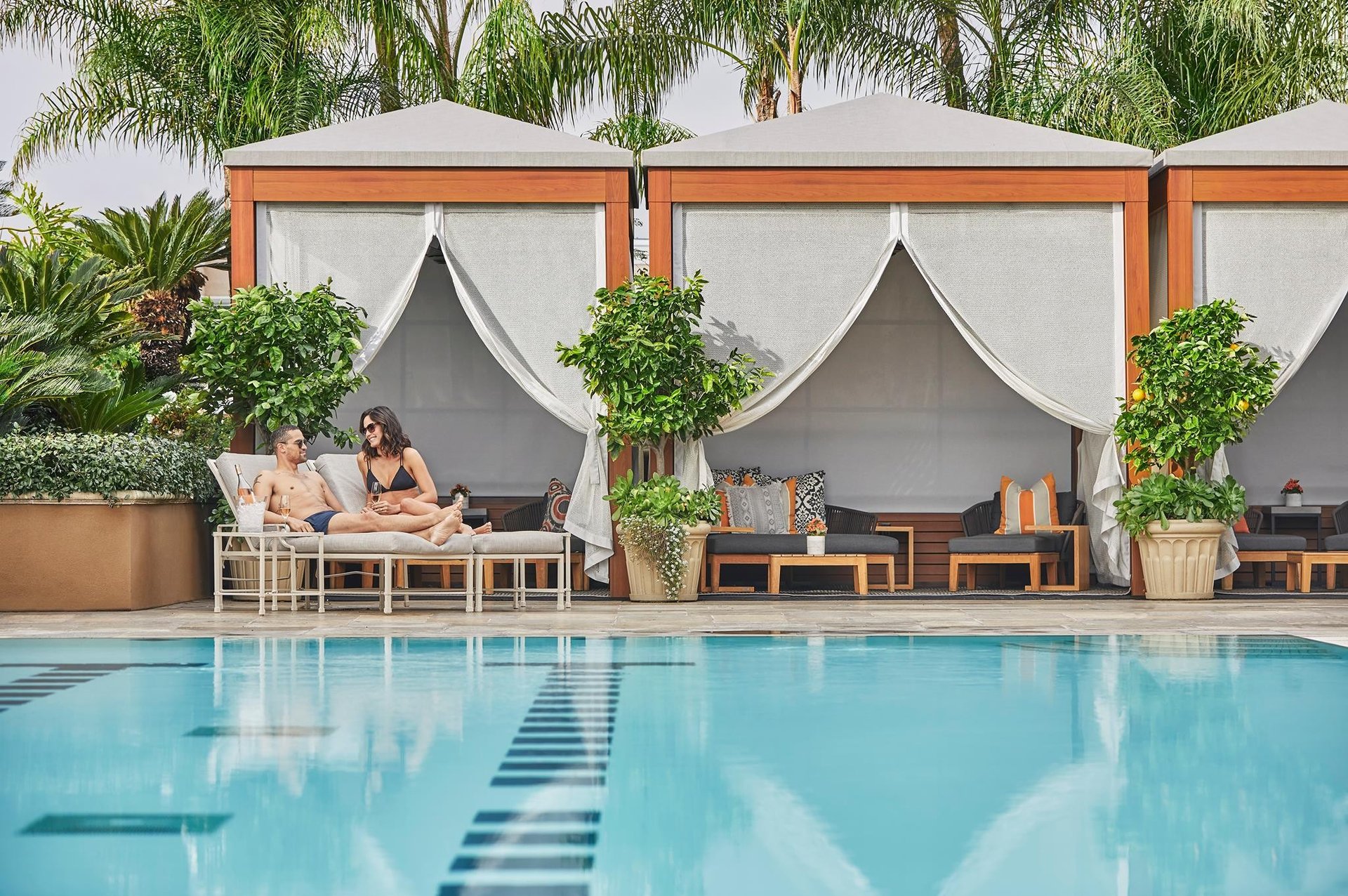 Cabana Restaurant - Hotel in Los Angeles, CA | The Vendry