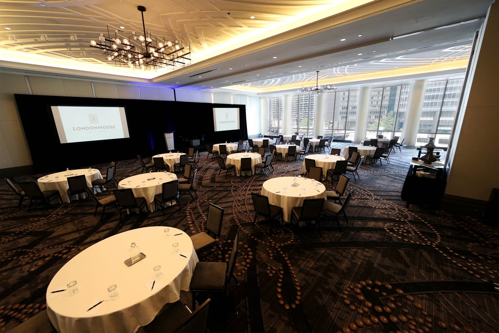 LondonHouse Chicago, Curio Collection by Hilton - Hotel in Chicago, IL ...