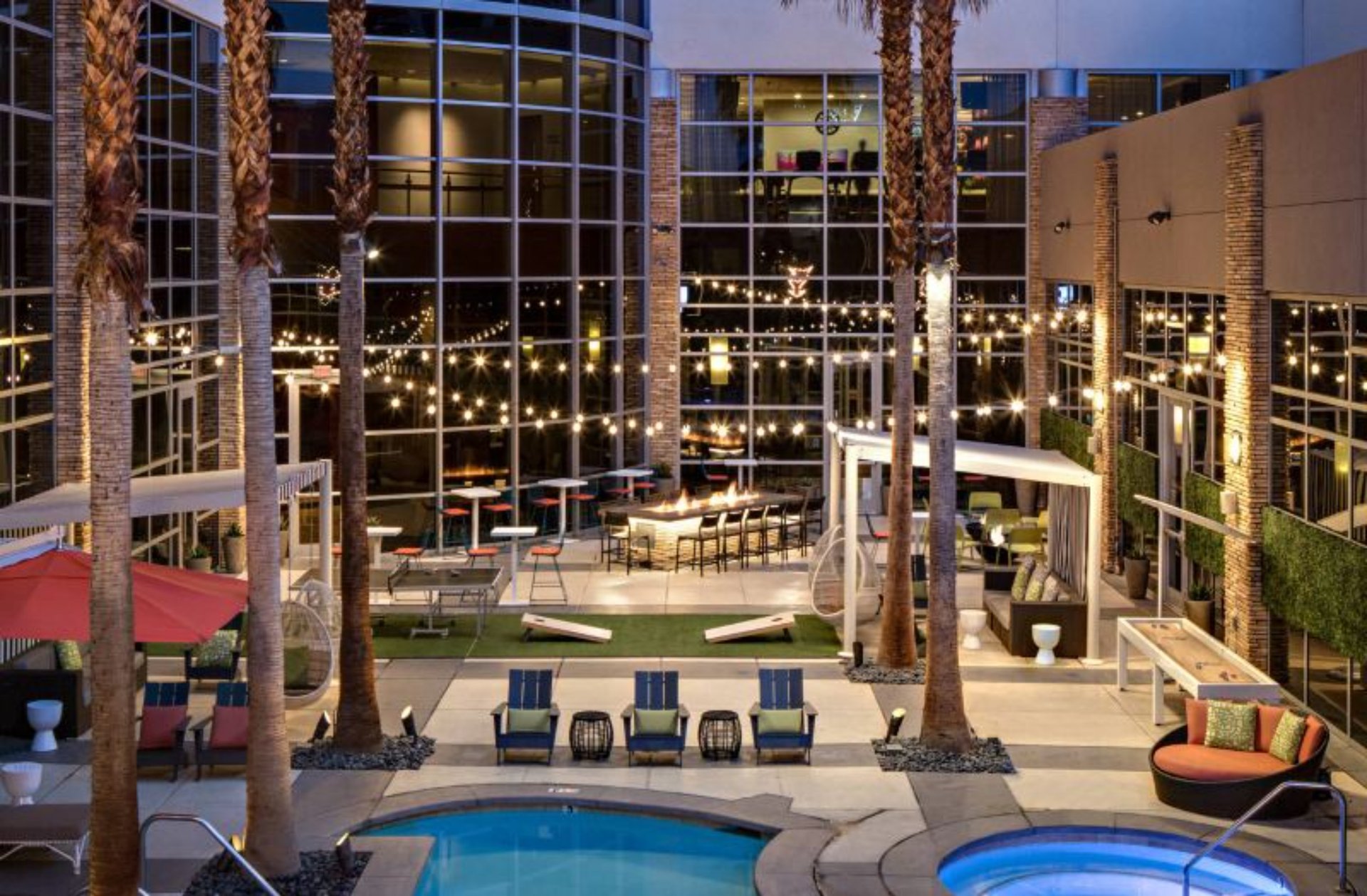 Outdoor Pool Deck at Renaissance Las Vegas Hotel - Hotel in in Las ...