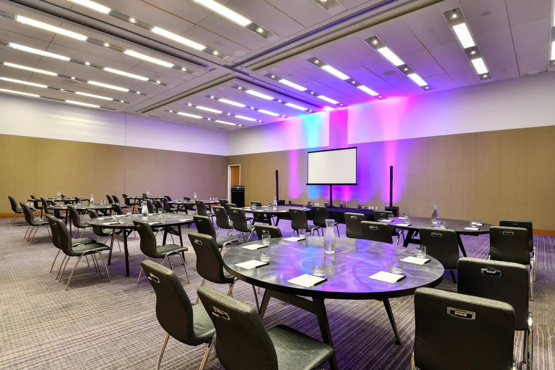 Great Room AC at W Boston - Hotel in in Boston, MA | The Vendry