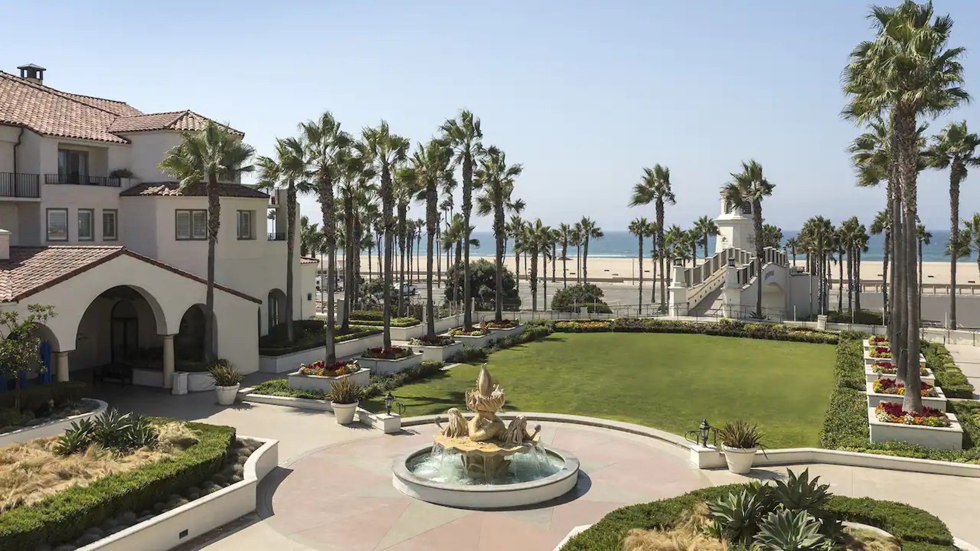 Lighthouse Courtyard at Hyatt Regency Huntington Beach Resort and Spa ...