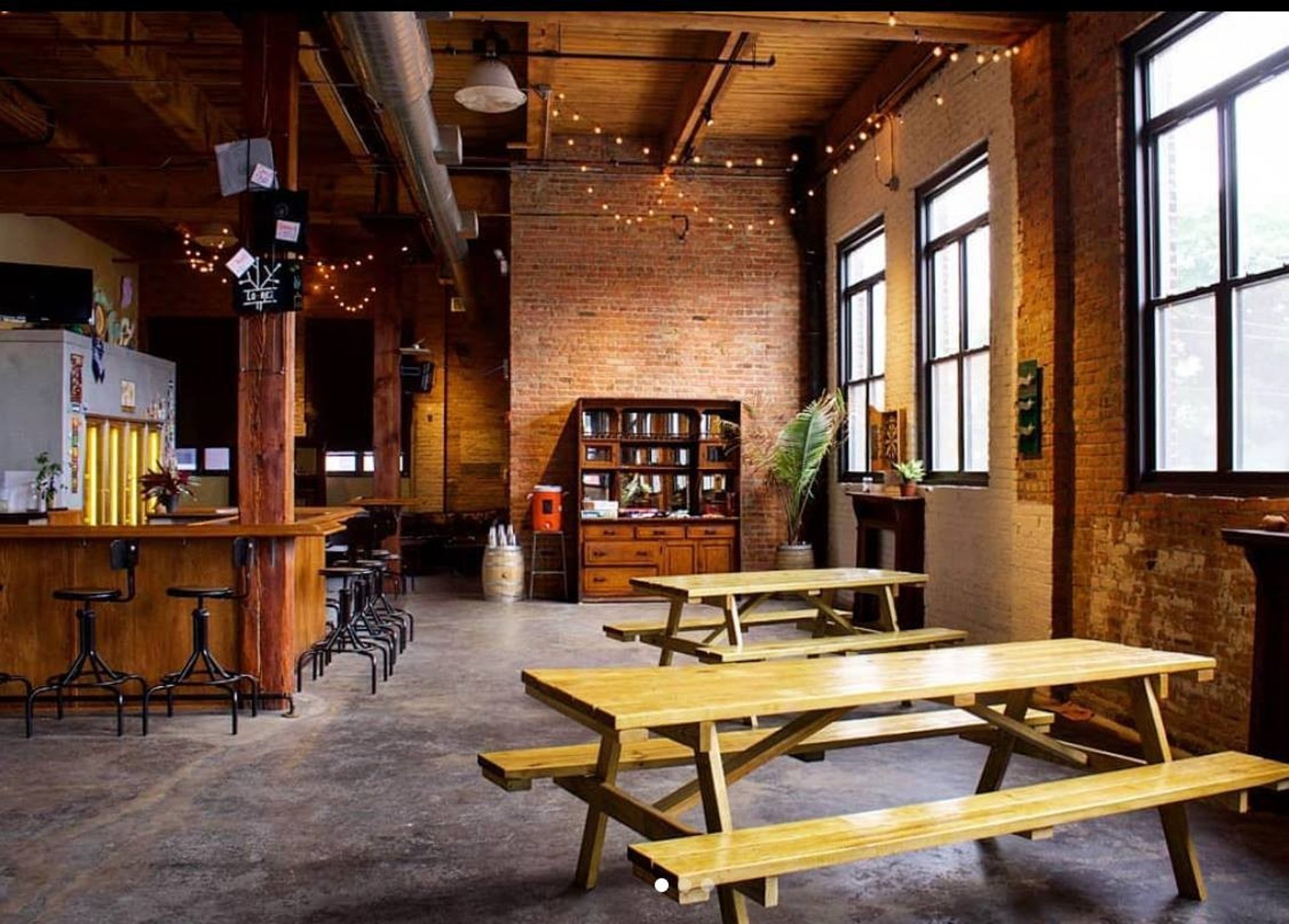 Lo Rez Brewery & Taproom - Brewery / Distillery in Chicago, IL | The Vendry