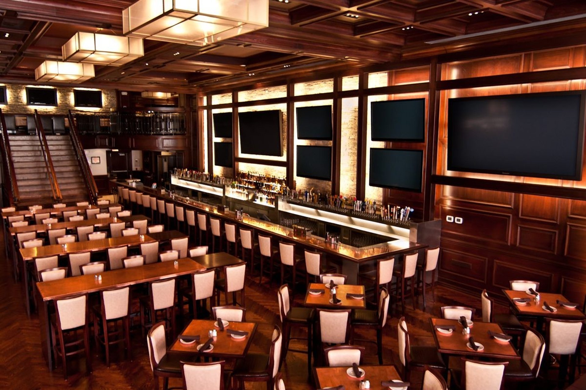 Old Town Pour House - Bar / Club in Chicago, IL | The Vendry