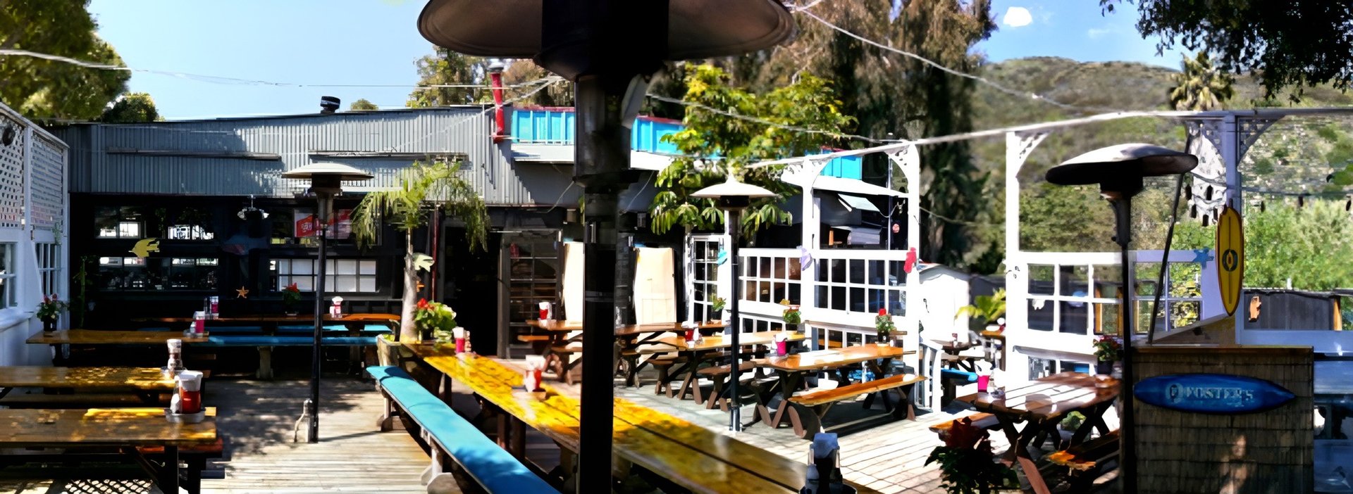 Patio at Reel Inn - Restaurant in in Malibu, CA | The Vendry