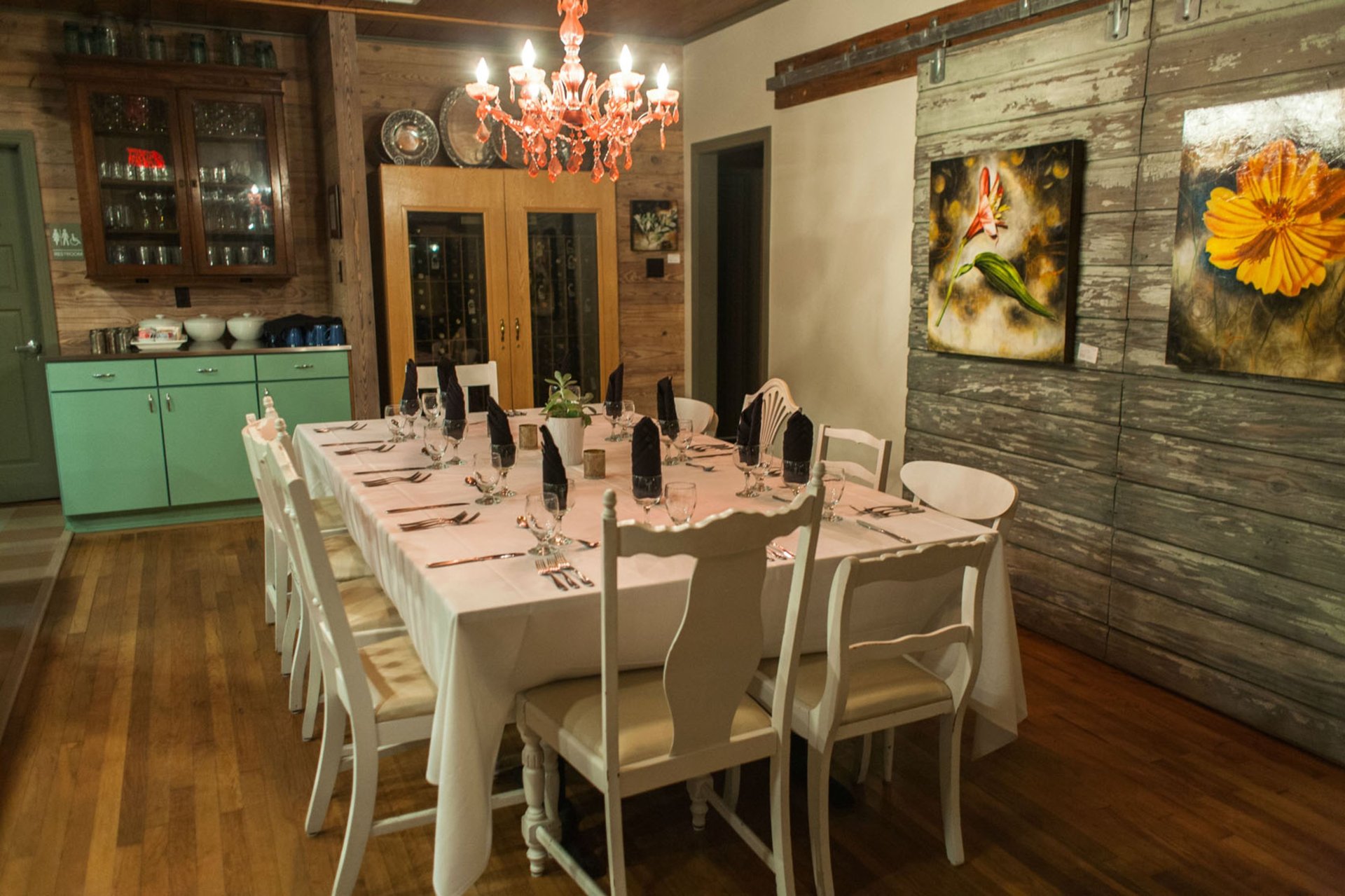Supper Friends at the SWOOP House - Event Space in Austin, TX | The Vendry