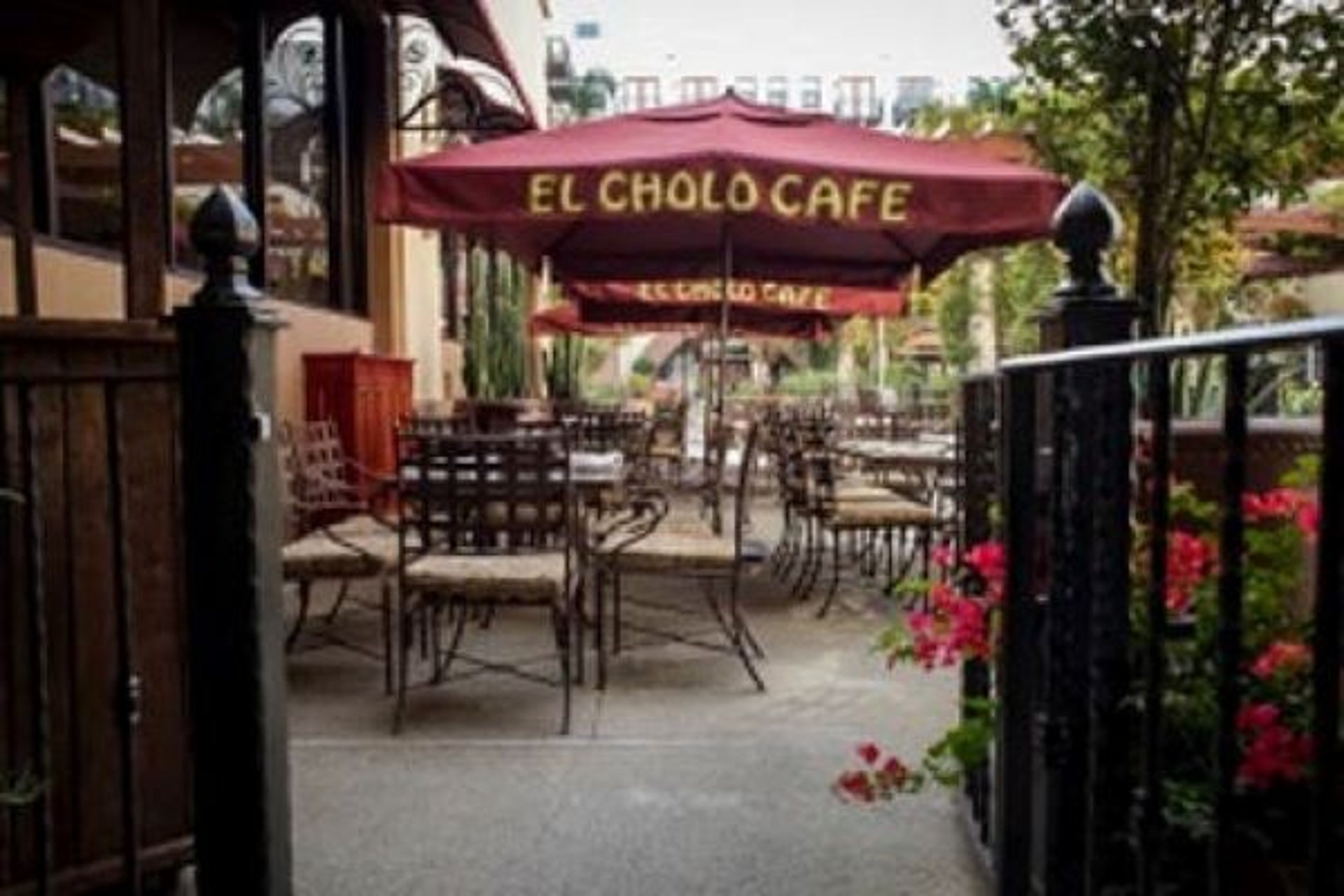 Courtyard Patio (Outdoor) at El Cholo Cafe - Restaurant in in Pasadena ...