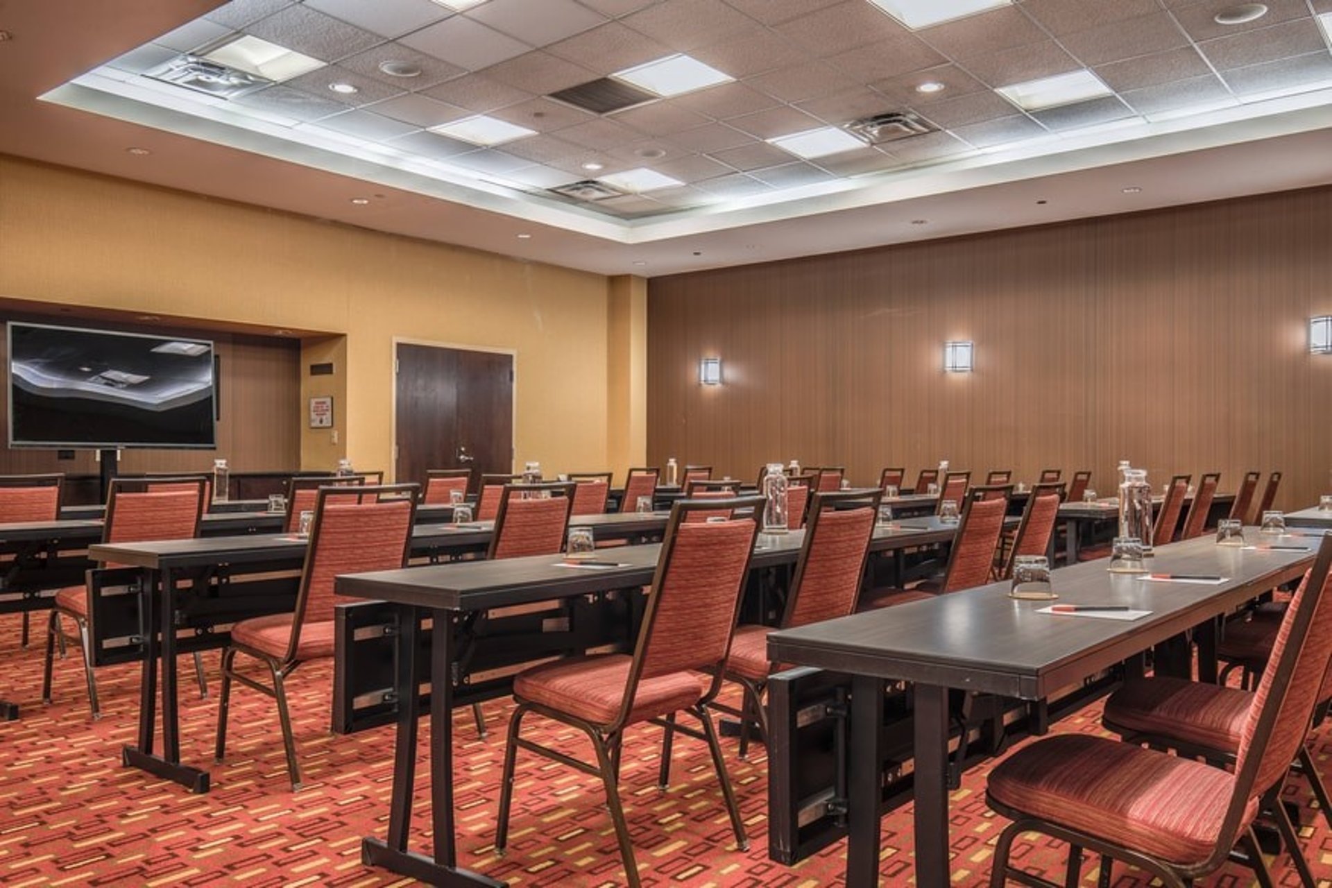 Ontario A at Courtyard Chicago Downtown/Magnificent Mile - Hotel in in ...