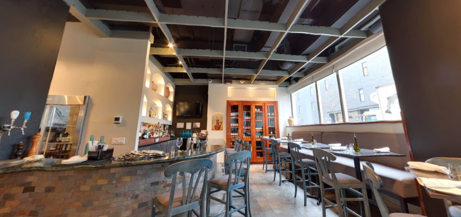 Bar and Lounge Area at Estiatorio VOLOS - Restaurant in in Toronto ...
