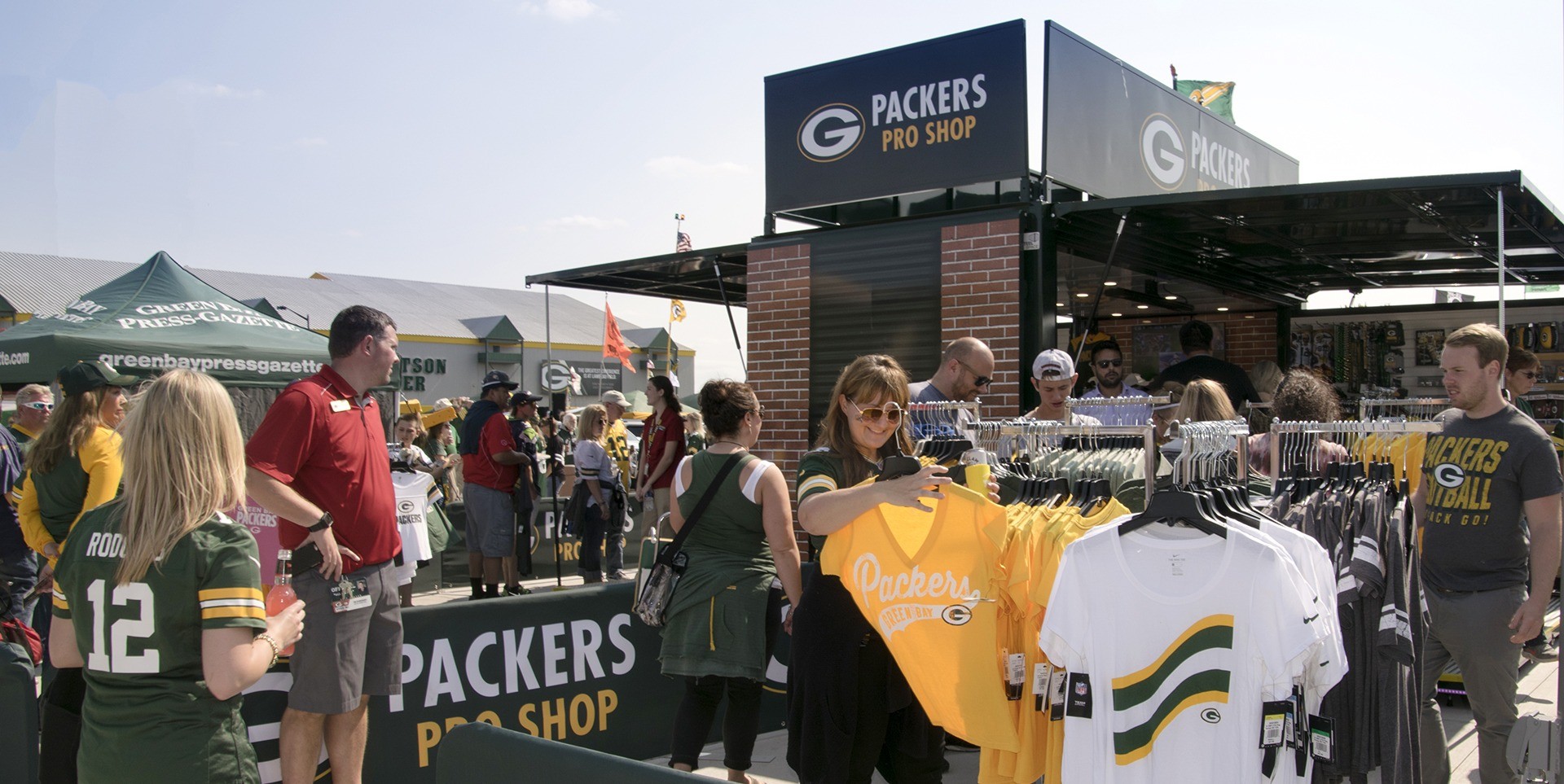 Green Bay Packers Pro Shop - Sporting Event in Green Bay, WI | The Vendry