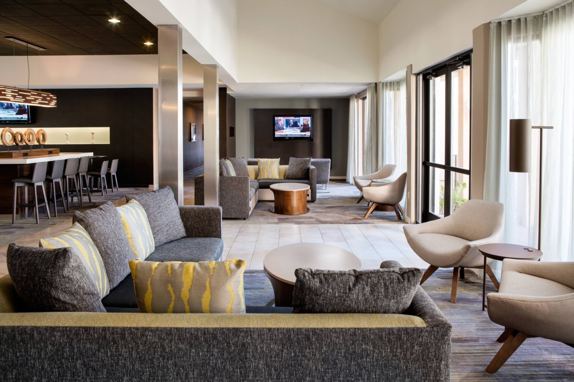 Courtyard Phoenix Airport - Hotel in Phoenix, AZ | The Vendry