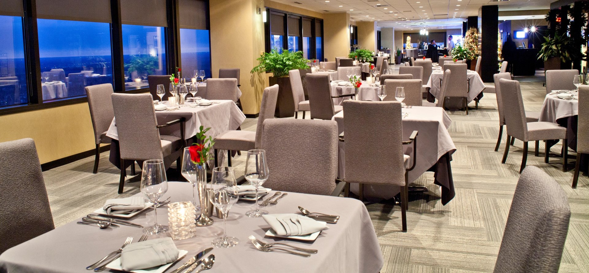 Southfield Dining Room at DoubleTree Suites by Hilton Hotel Detroit ...