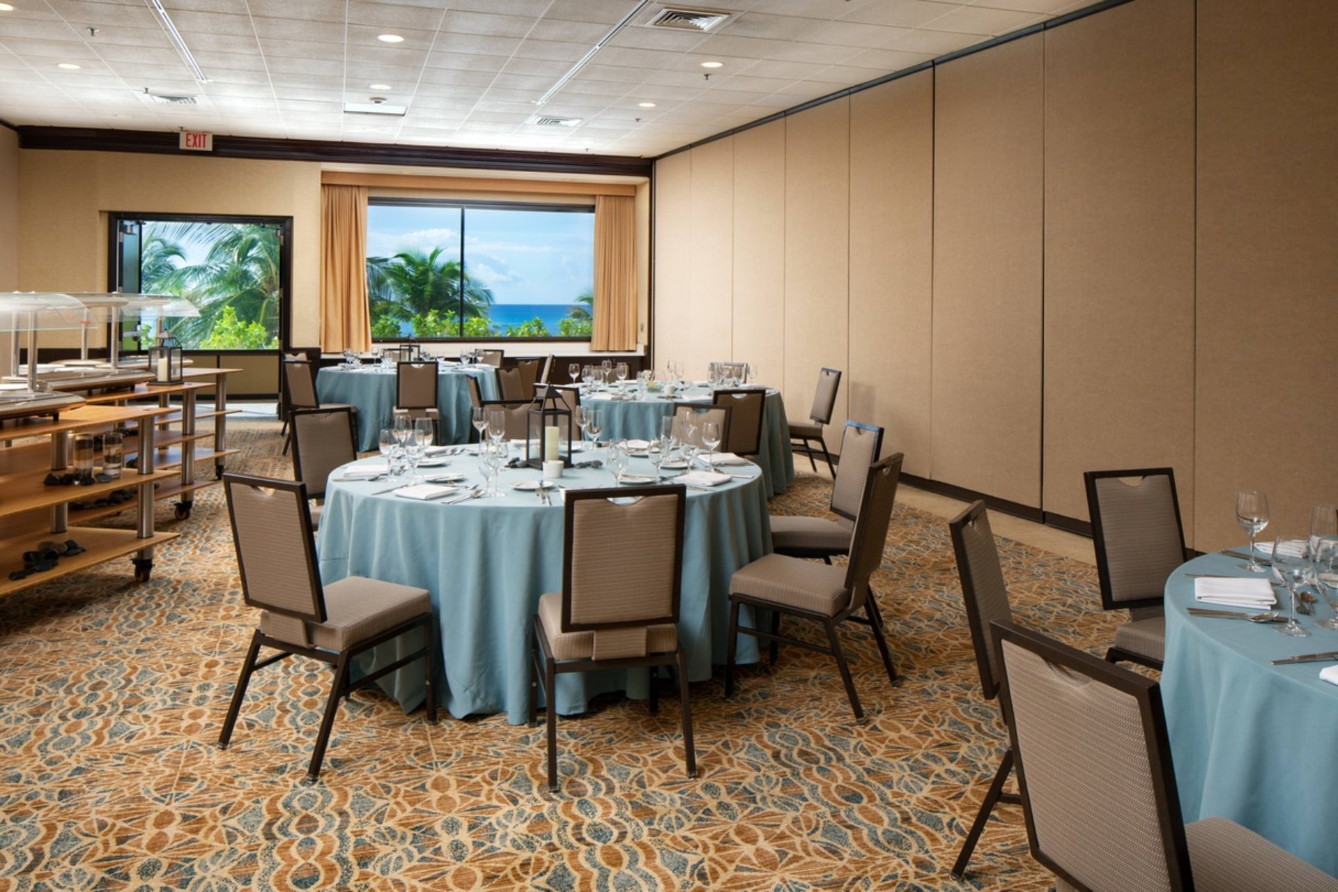 Oahu Room at Sheraton Waikiki - Hotel in in Honolulu, HI | The Vendry