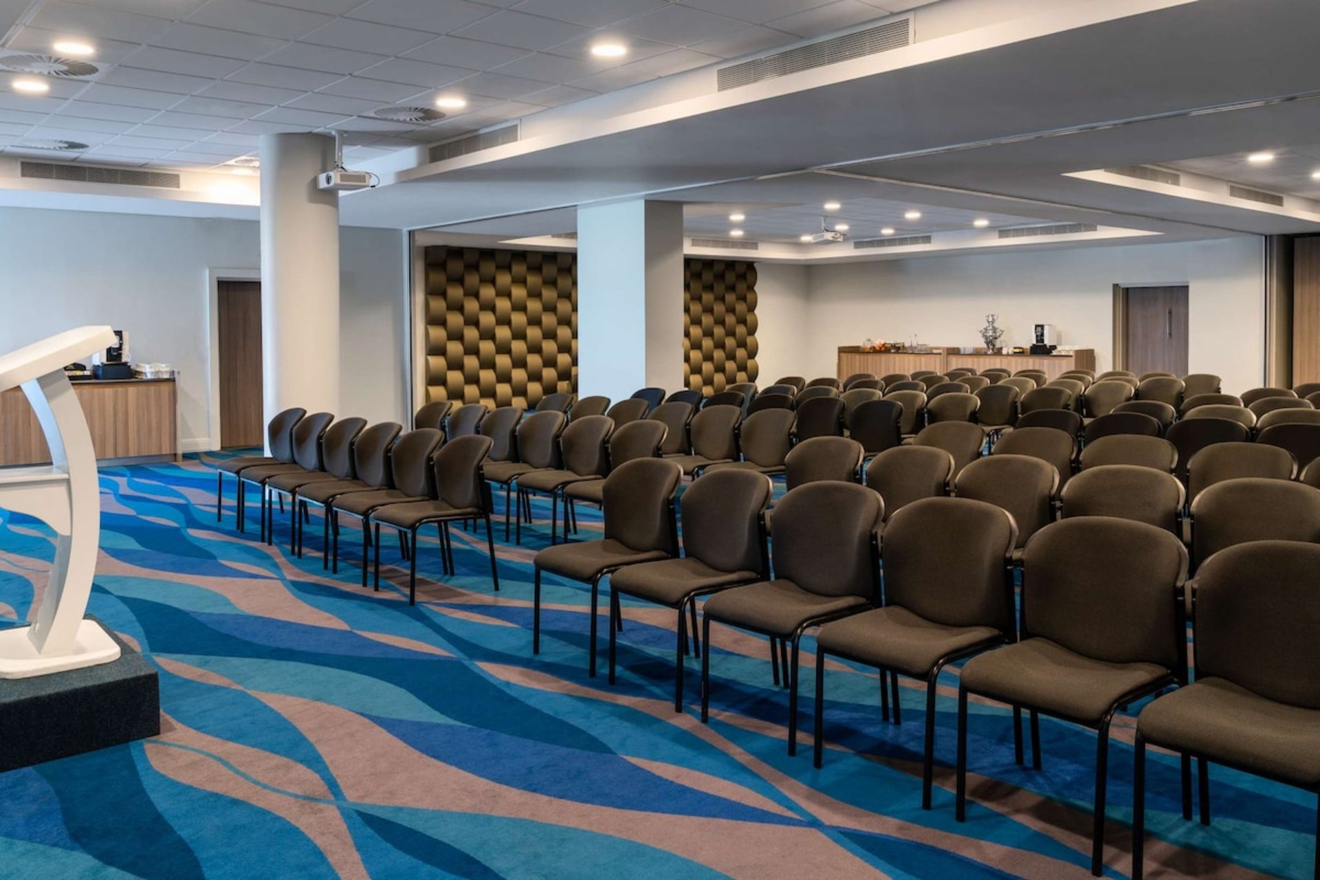 Granger 1 & 2 at Radisson Blu Hotel Waterfront, Cape Town - Hotel in in ...