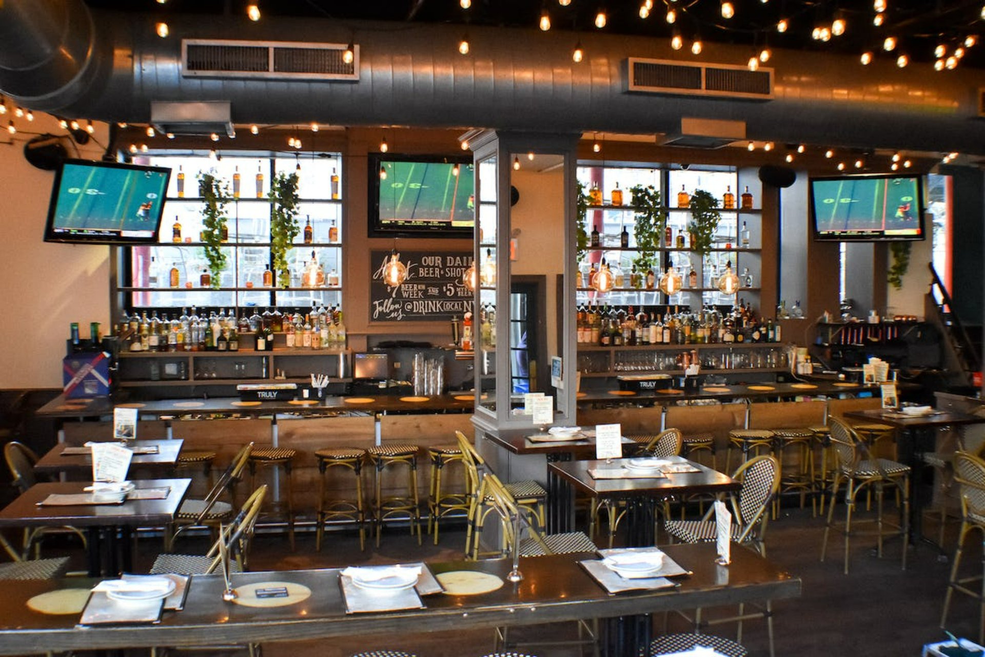 Main Bar at Local NYC - Restaurant in in New York, NY | The Vendry