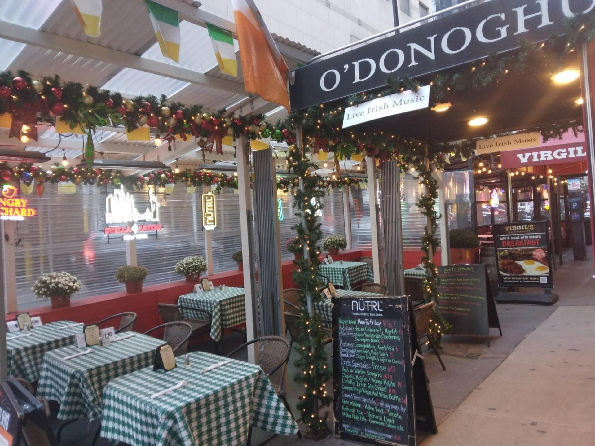 patio-at-o-donoghue-s-times-square-restaurant-in-in-new-york-ny