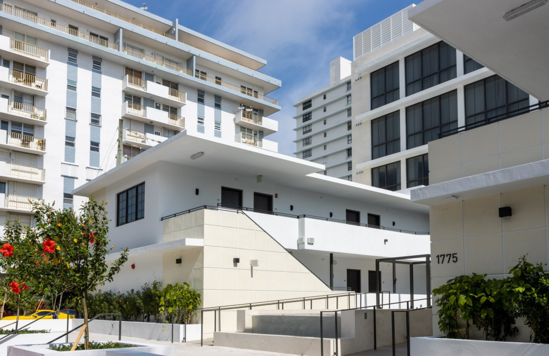 Courtyard Terrace at Uma House by Yurbban South Beach - Hotel in in ...