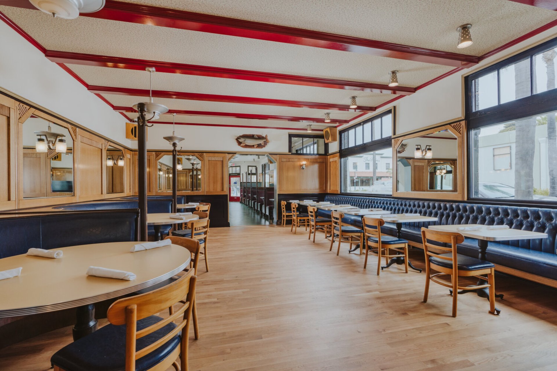 Little Dom's Seafood - Seafood Restaurant in Carpinteria, CA | The Vendry