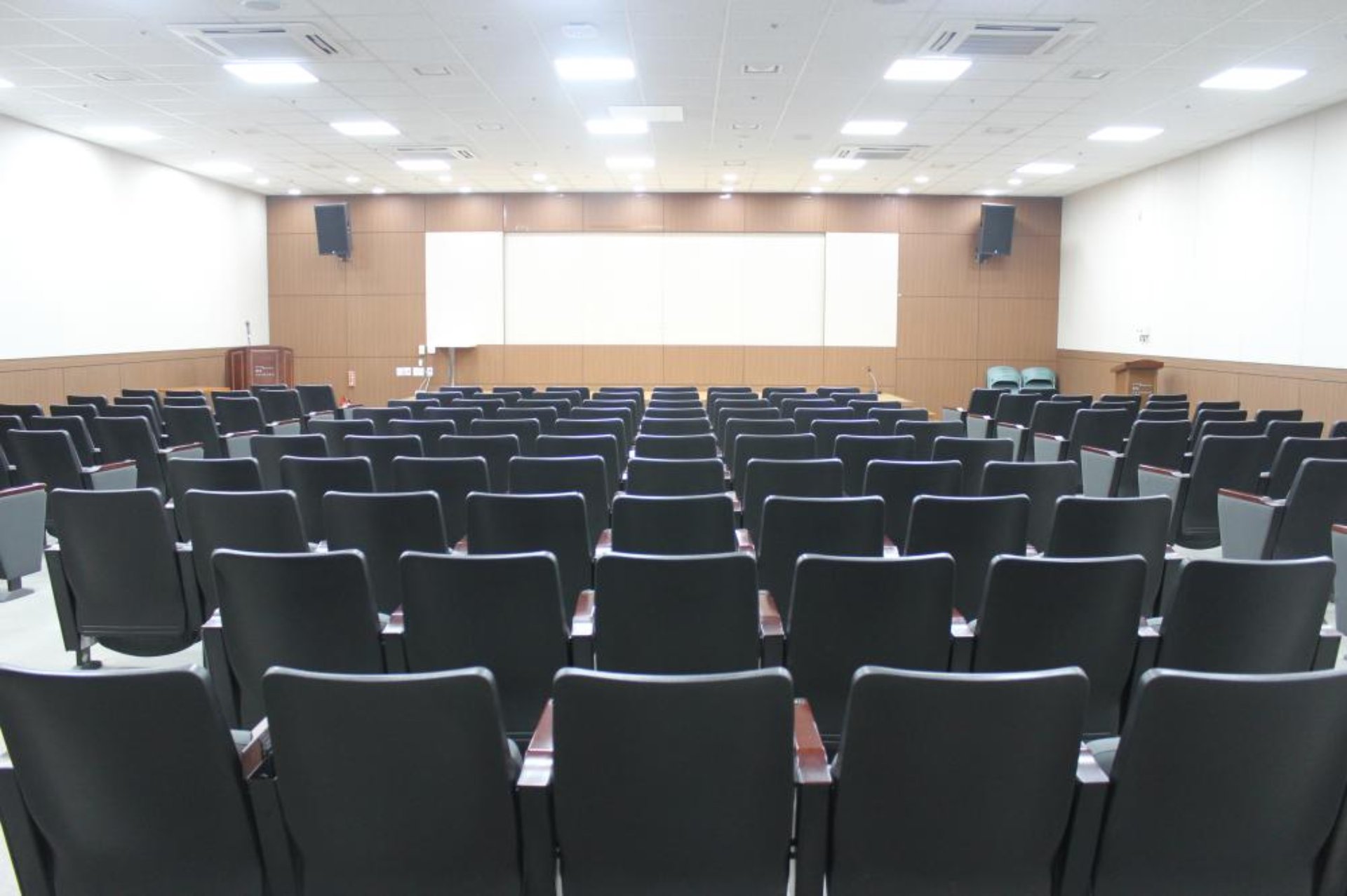 Auditorium Sema Hall at SeMA - Seoul Museum of Art - Museum / Gallery ...