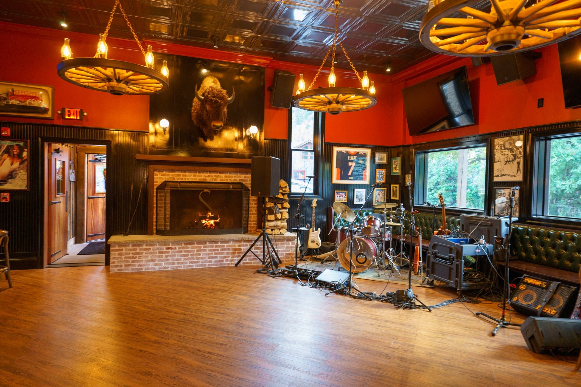 Minturn Saloon - American Restaurant in Vail, CO | The Vendry