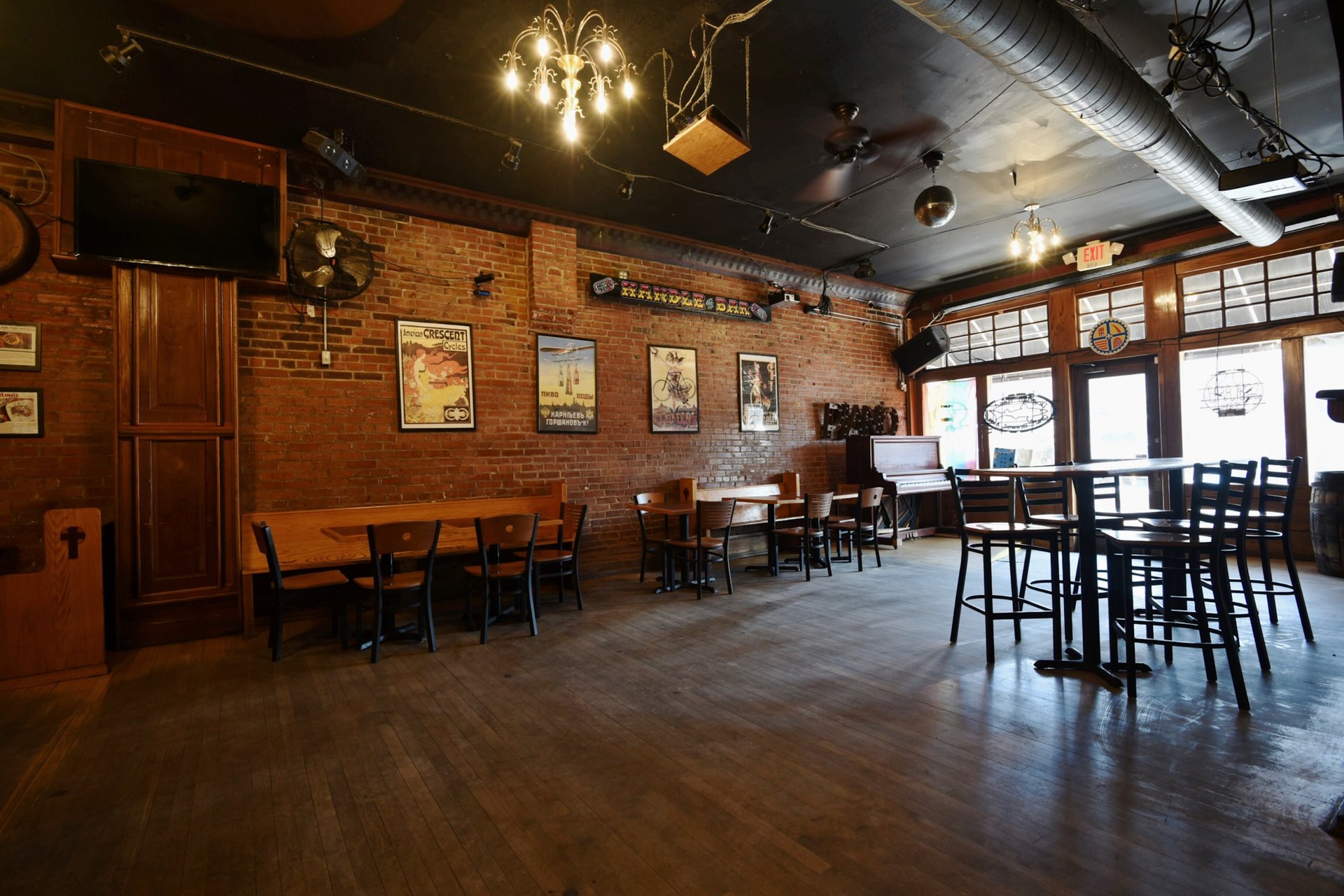 HandleBar - Bar / Club in St. Louis, MO | The Vendry