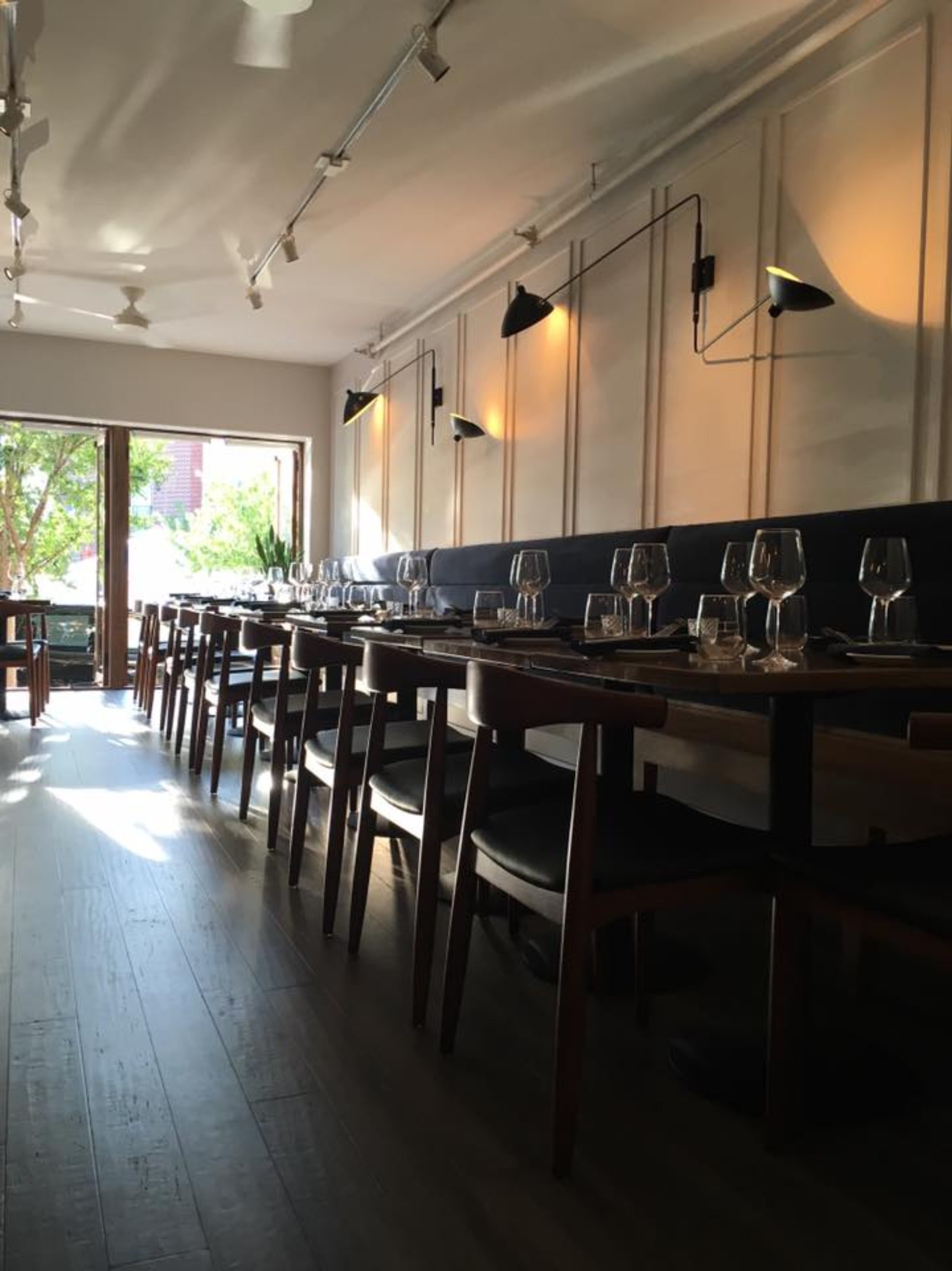 Dining Room at Perla - Restaurant in in Philadelphia, PA | The Vendry