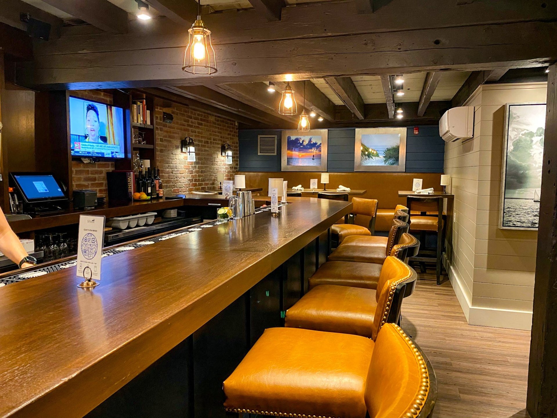 Nantucket Tap Room - American Restaurant in Nantucket, MA | The Vendry