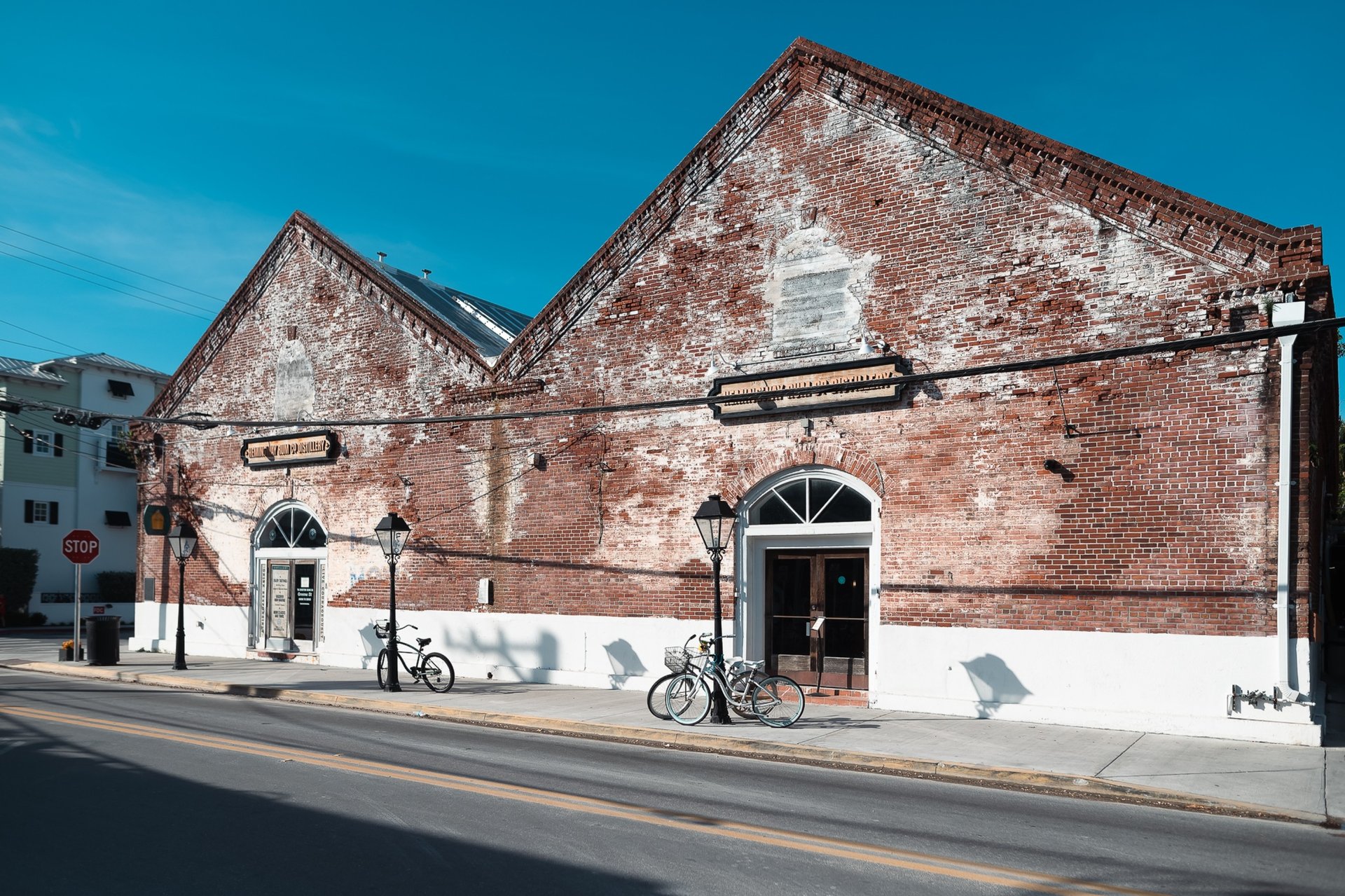 15 Famous Bars In Key West by Indiana Jo | The Vendry