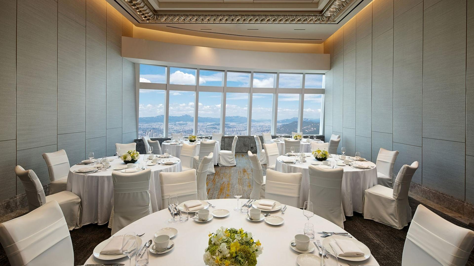 Studio I at Signiel Seoul - Hotel in in Songpa-gu, South Korea | The Vendry