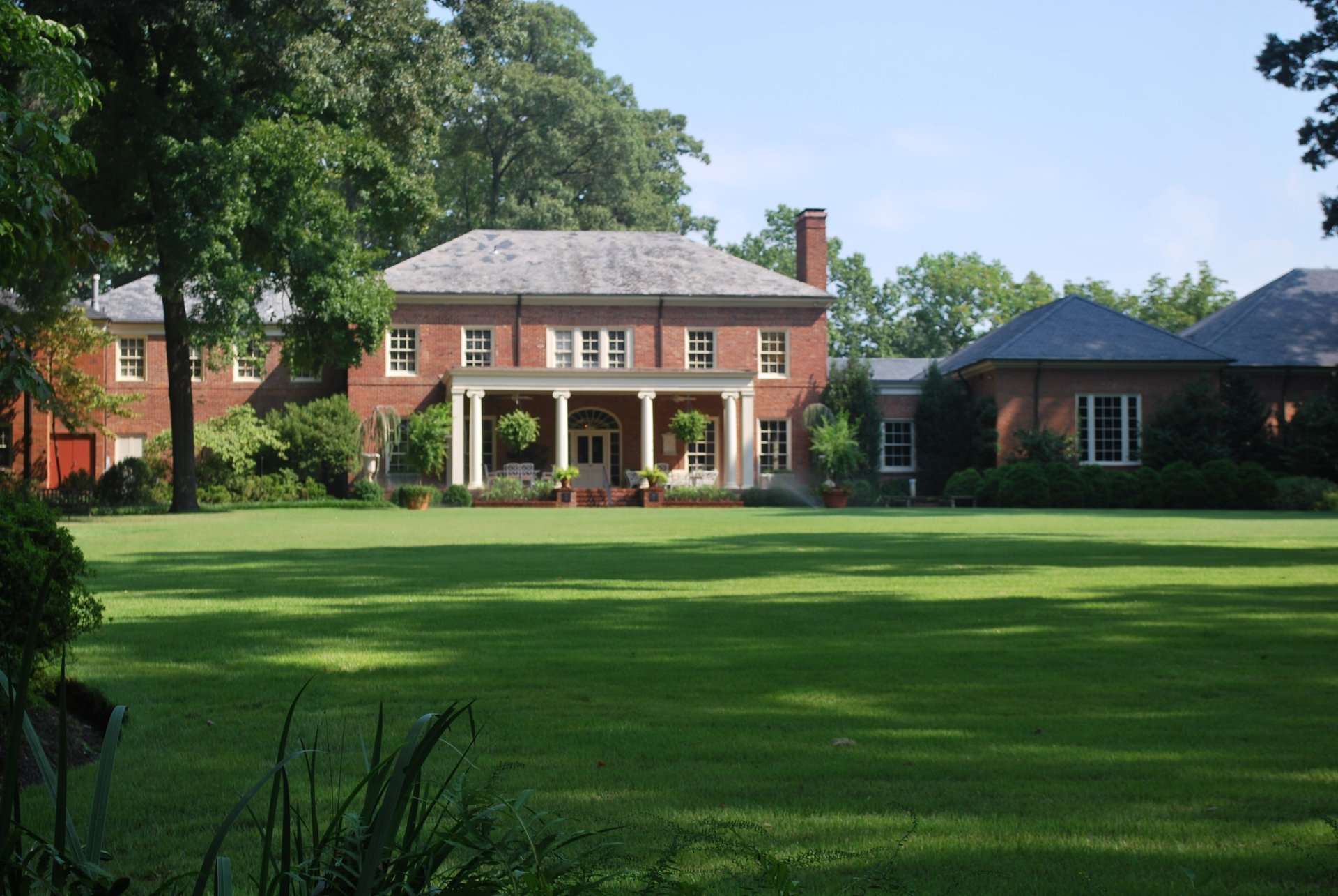Dixon Gallery & Gardens - Museum / Gallery in Memphis, TN | The Vendry