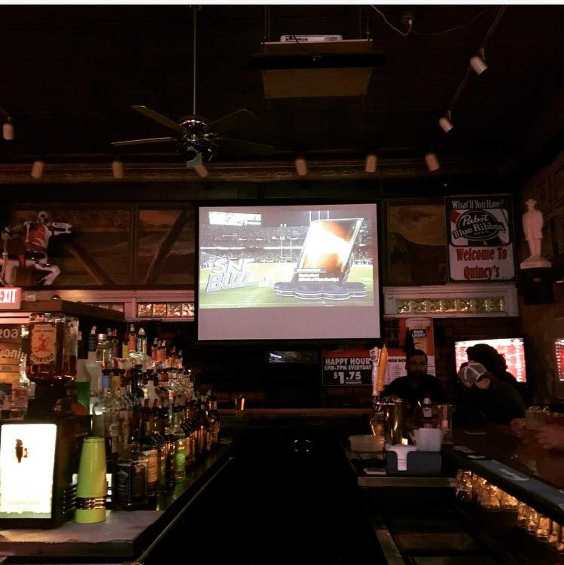 Quincy Bar - Dive Bar Restaurant in Grand Junction, CO | The Vendry
