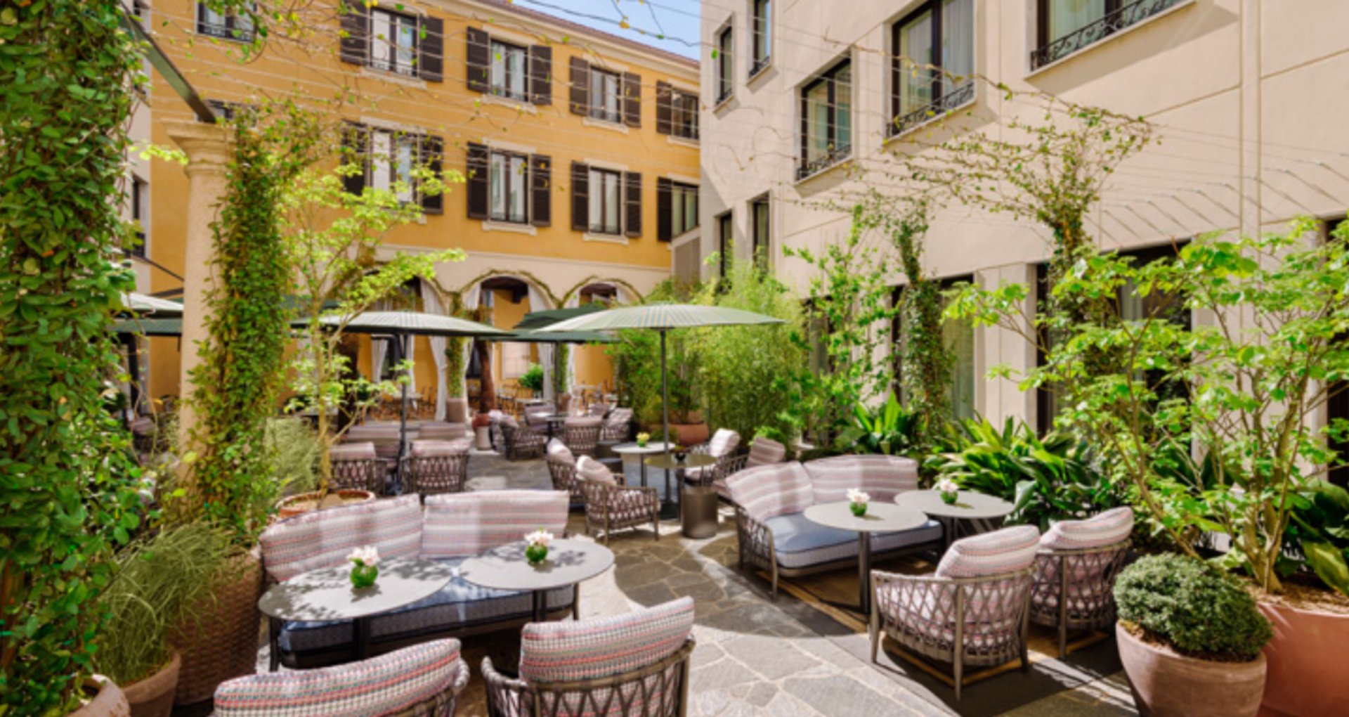 Bar Courtyard at Mandarin Oriental Milan - Hotel in in Milano, Italy ...