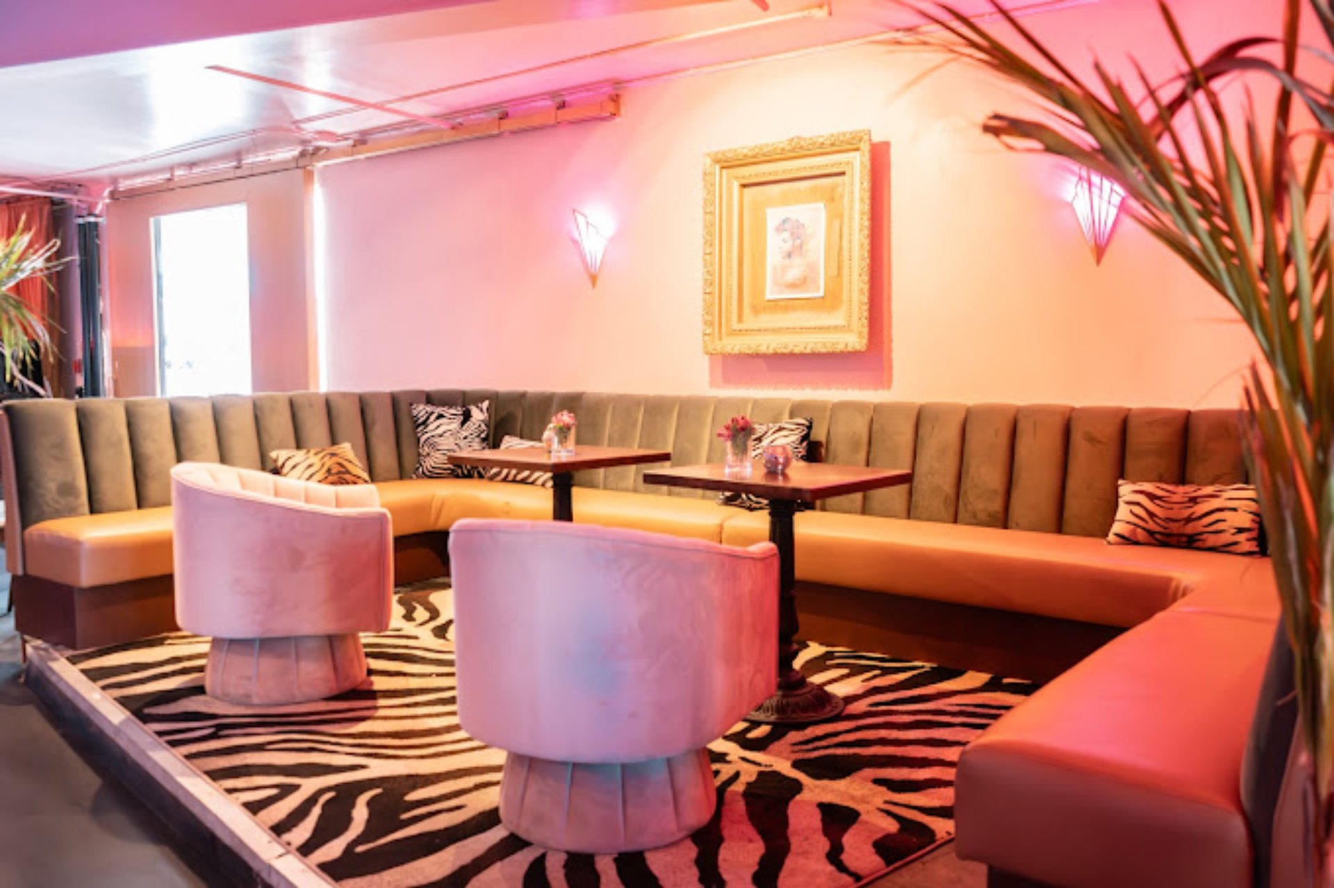 Queen Bar Las Vegas - Bar / Club in Las Vegas, NV | The Vendry