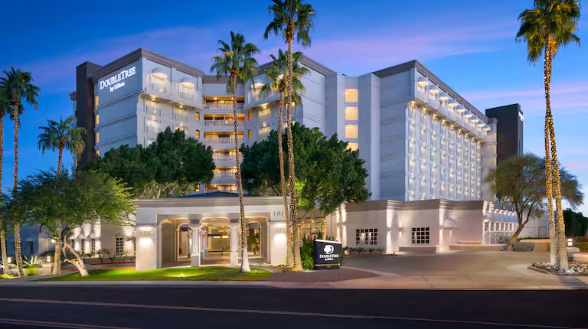 DoubleTree by Hilton Phoenix Mesa - Hotel in Mesa, AZ | The Vendry