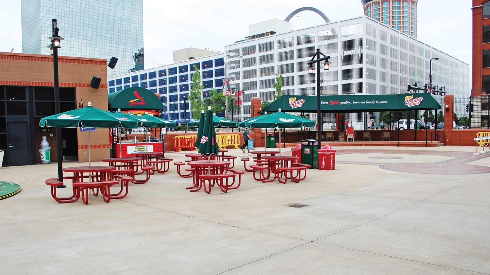 Ford Plaza at Busch Stadium - Stadium in in St. Louis, MO | The Vendry