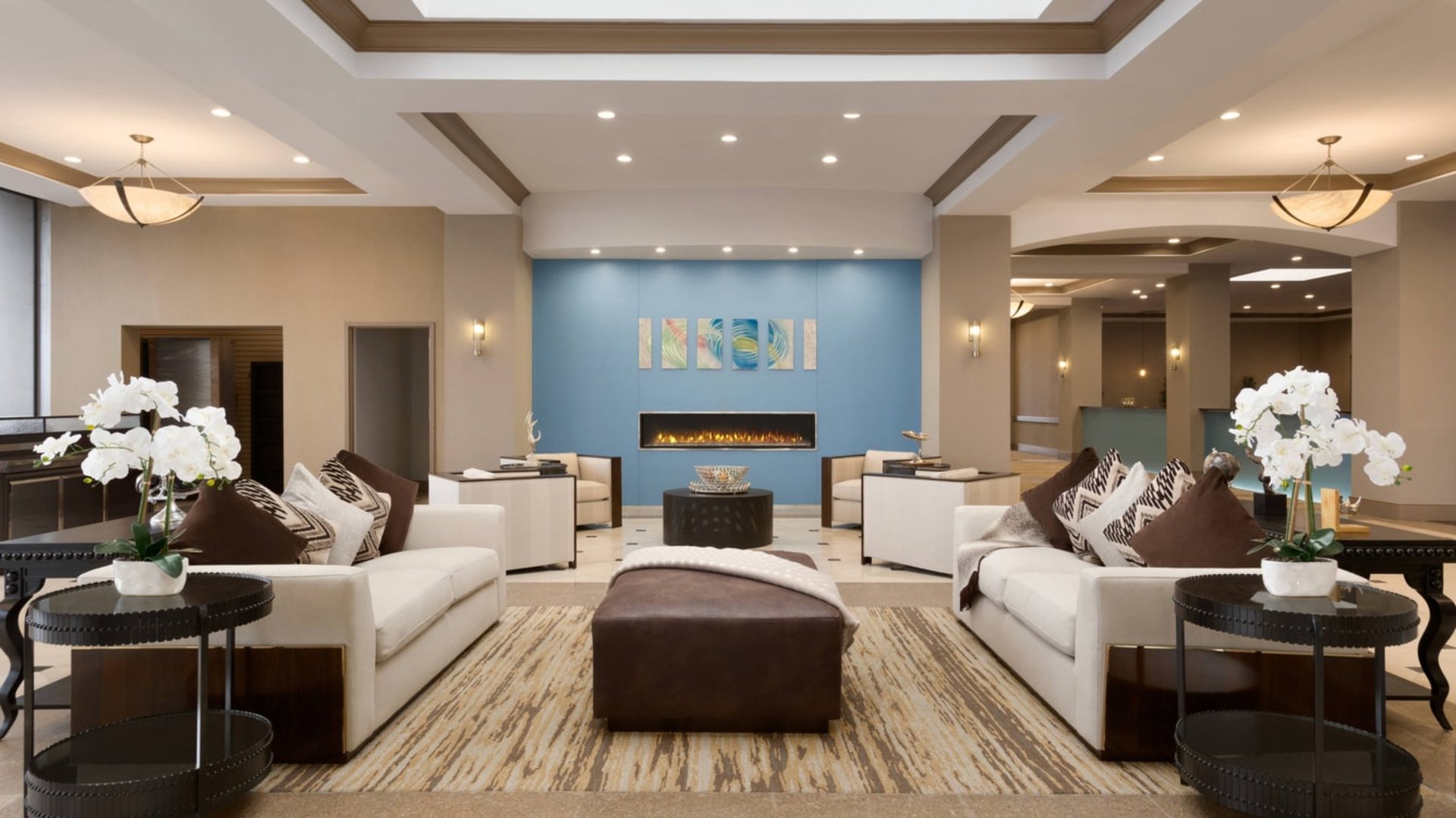 Delta Hotels Detroit Metro Airport - Hotel in Romulus, MI | The Vendry