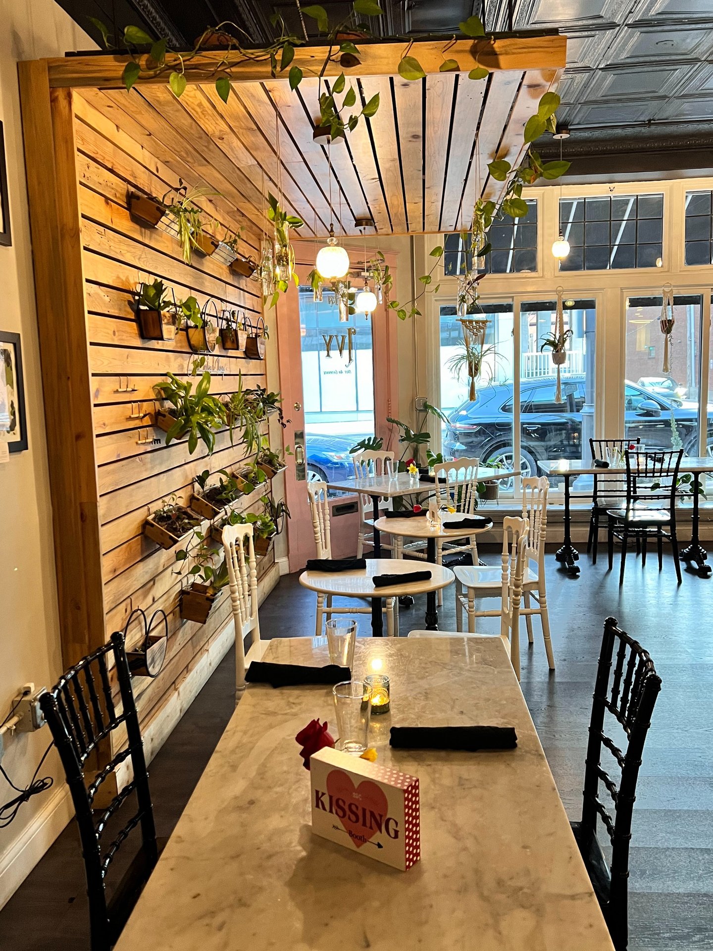 Ivy Cafe - Cafe Restaurant in Clayton, MO | The Vendry