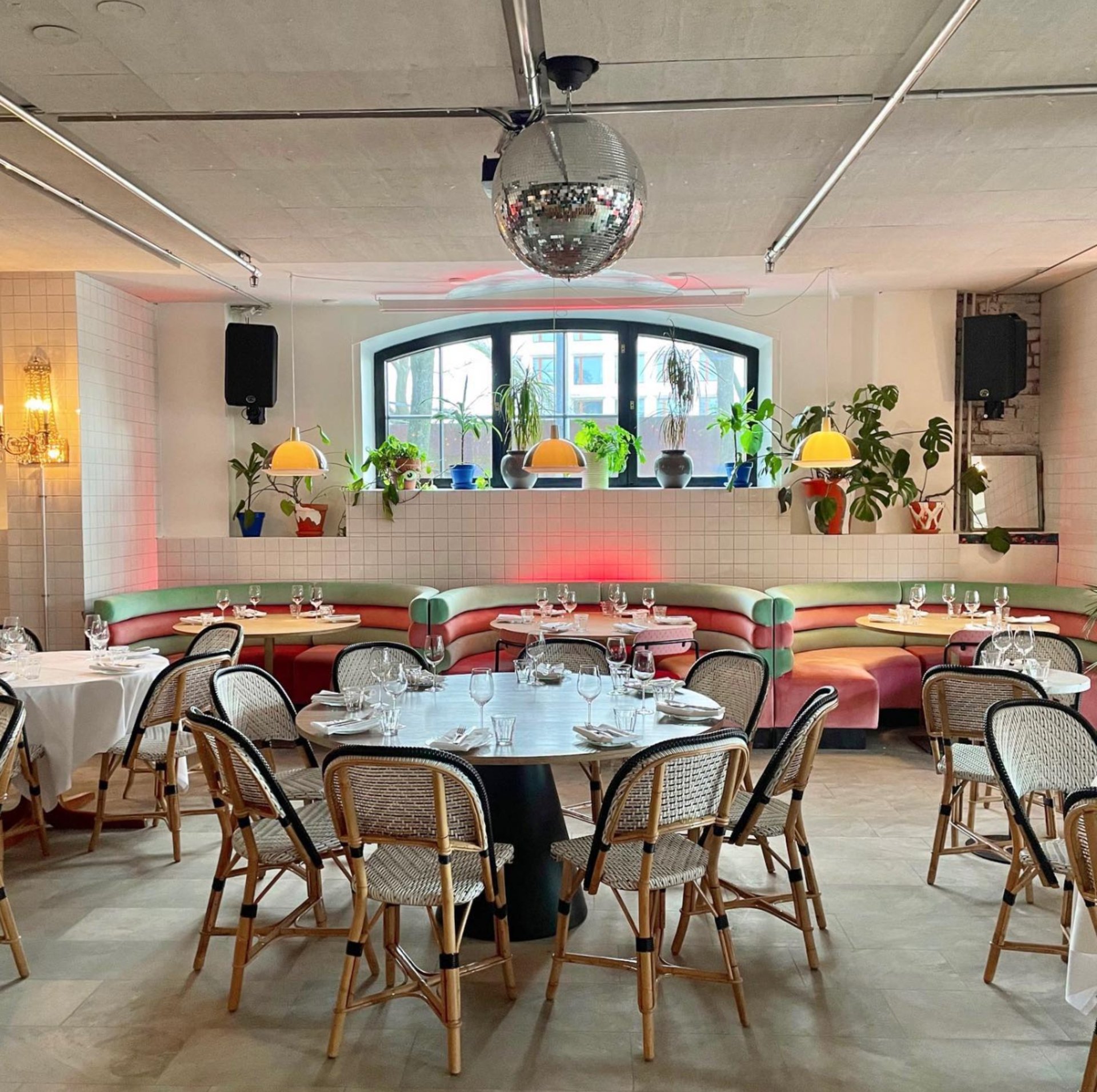 Holiday Bar - Bar / Club in Helsinki, Finland | The Vendry