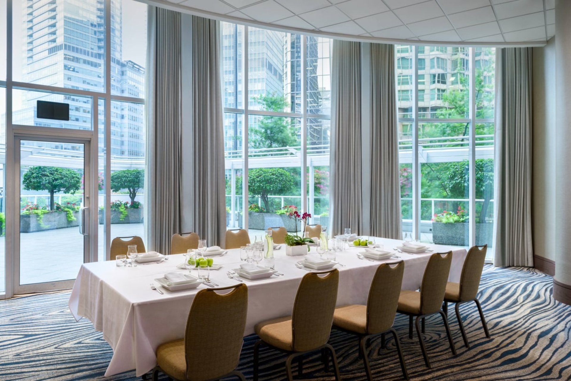 Caulfeild at Vancouver Marriott Pinnacle Downtown Hotel - Hotel in in ...