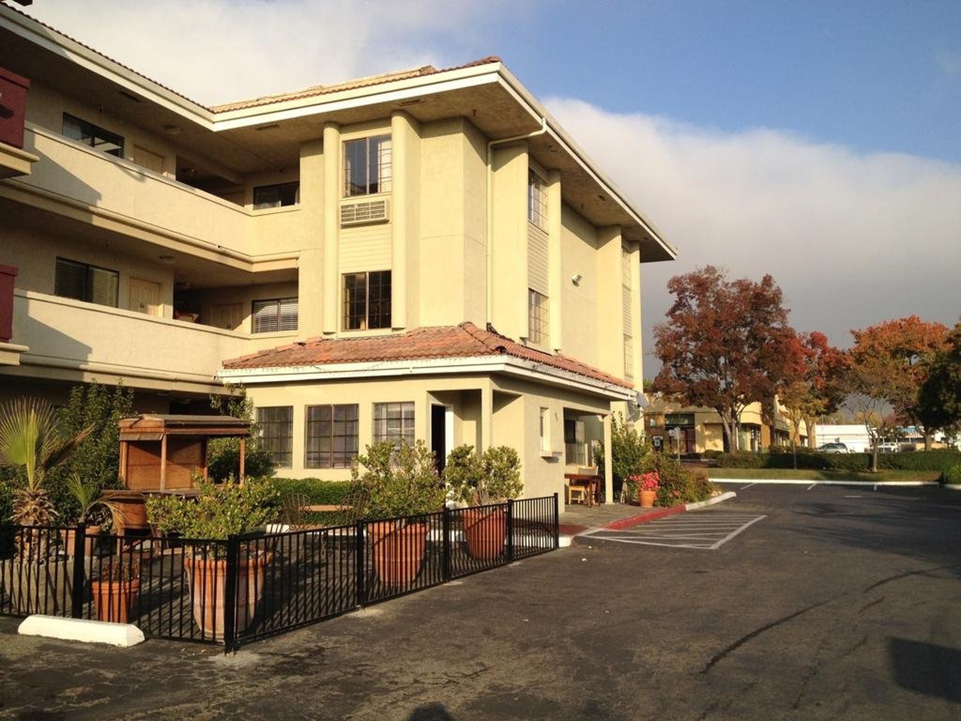 EXECUTIVE INN MILPITAS - Hotel in Milpitas, CA | The Vendry