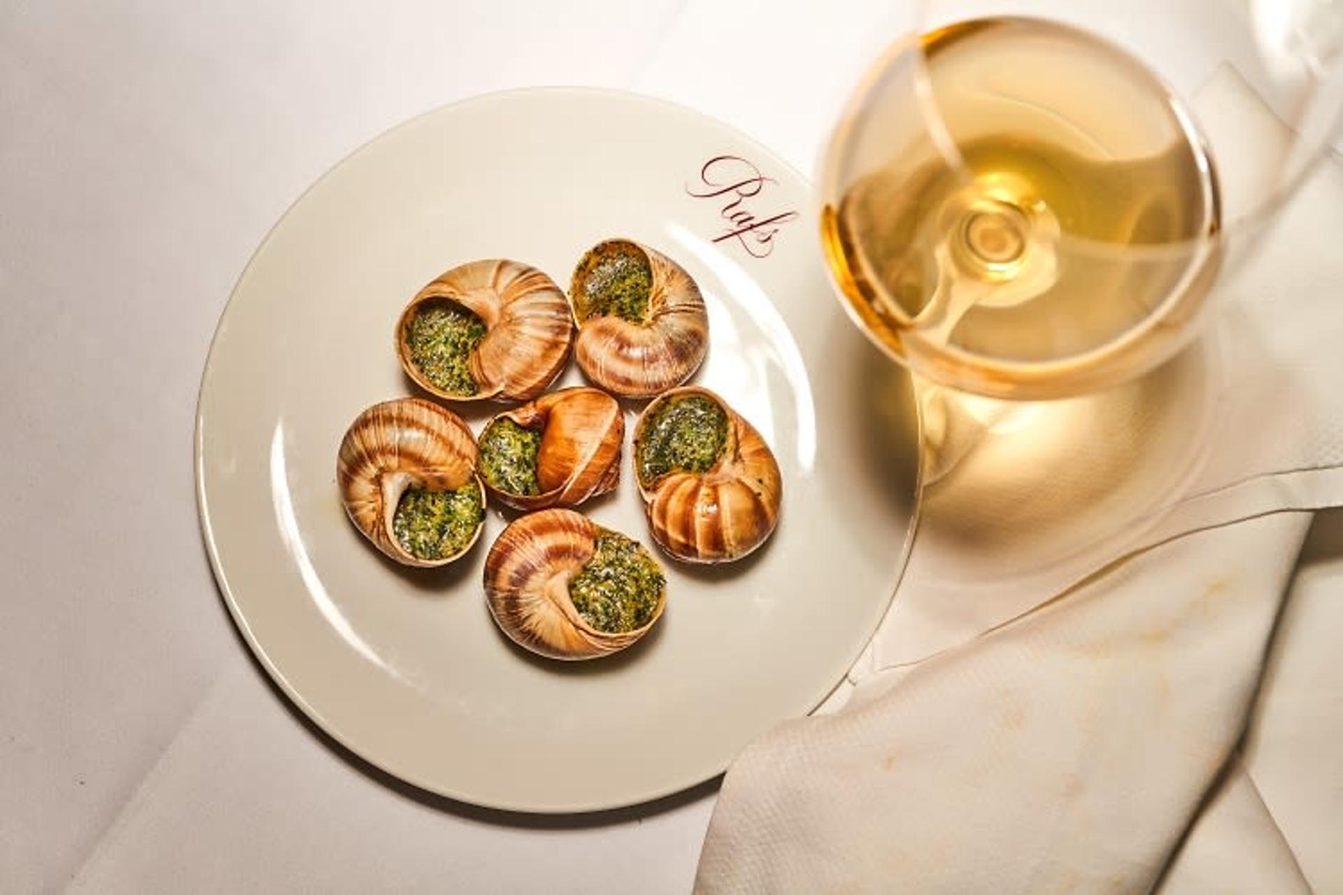 Raf's - Cafe Restaurant in New York, NY | The Vendry